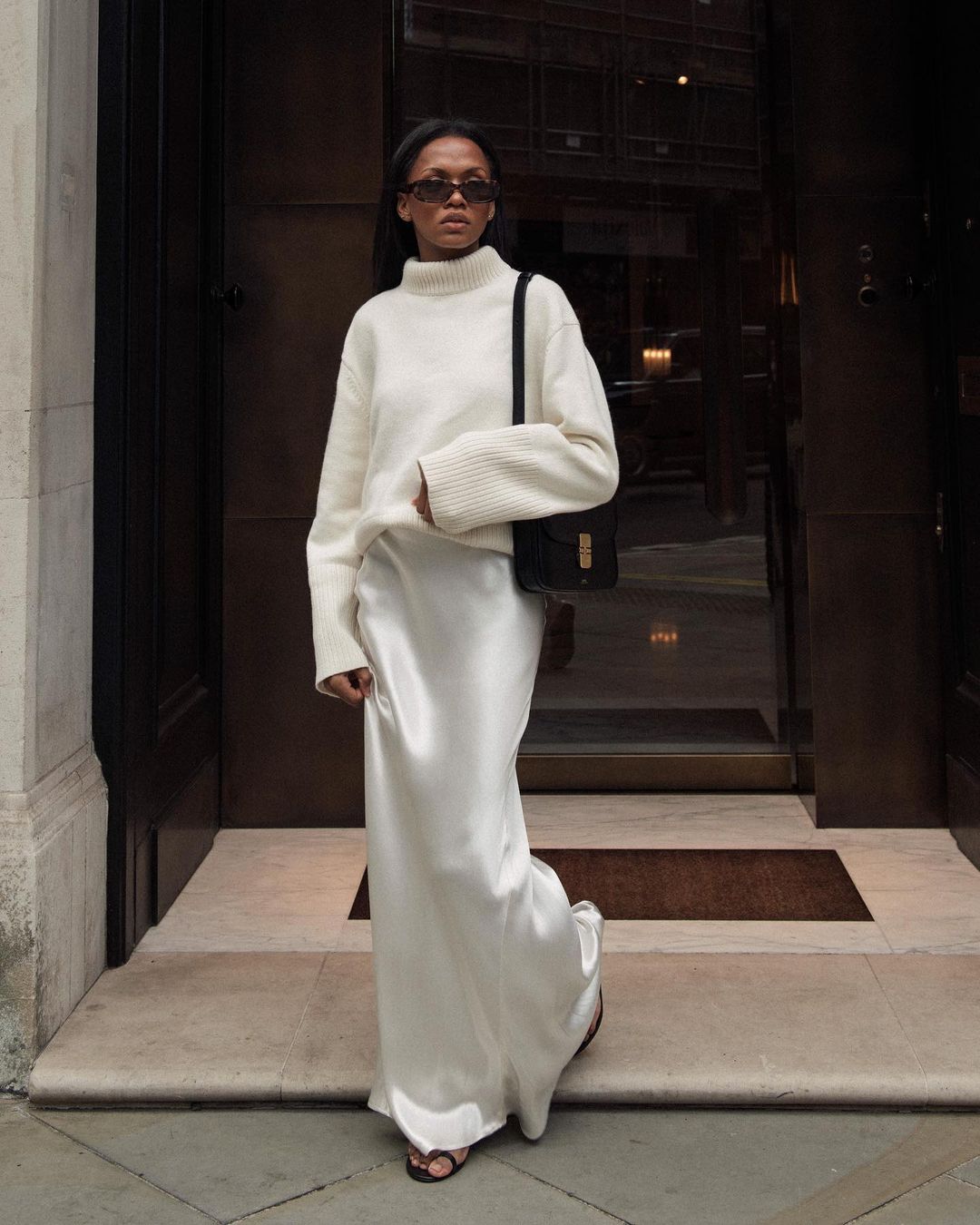 Bỏ túi những mẹo mặc trang phục màu trắng sinh động, thú vị