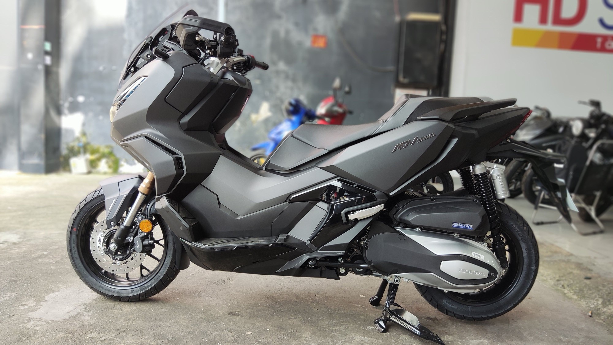 Honda ADV 350 tại Việt Nam giảm 26 triệu đồng, ngang giá BMW C400GT