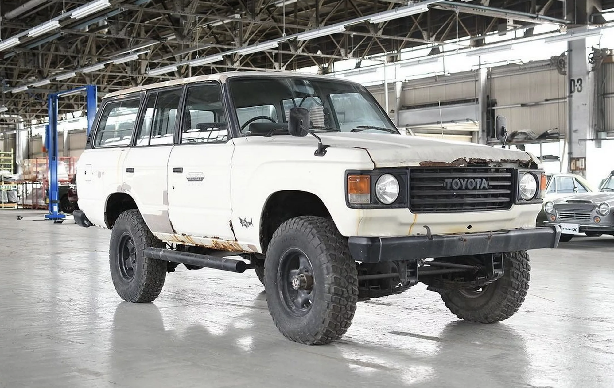 Toyota Land Cruiser 60 series gỉ sét được phục chế, bỏ máy xăng lắp ...