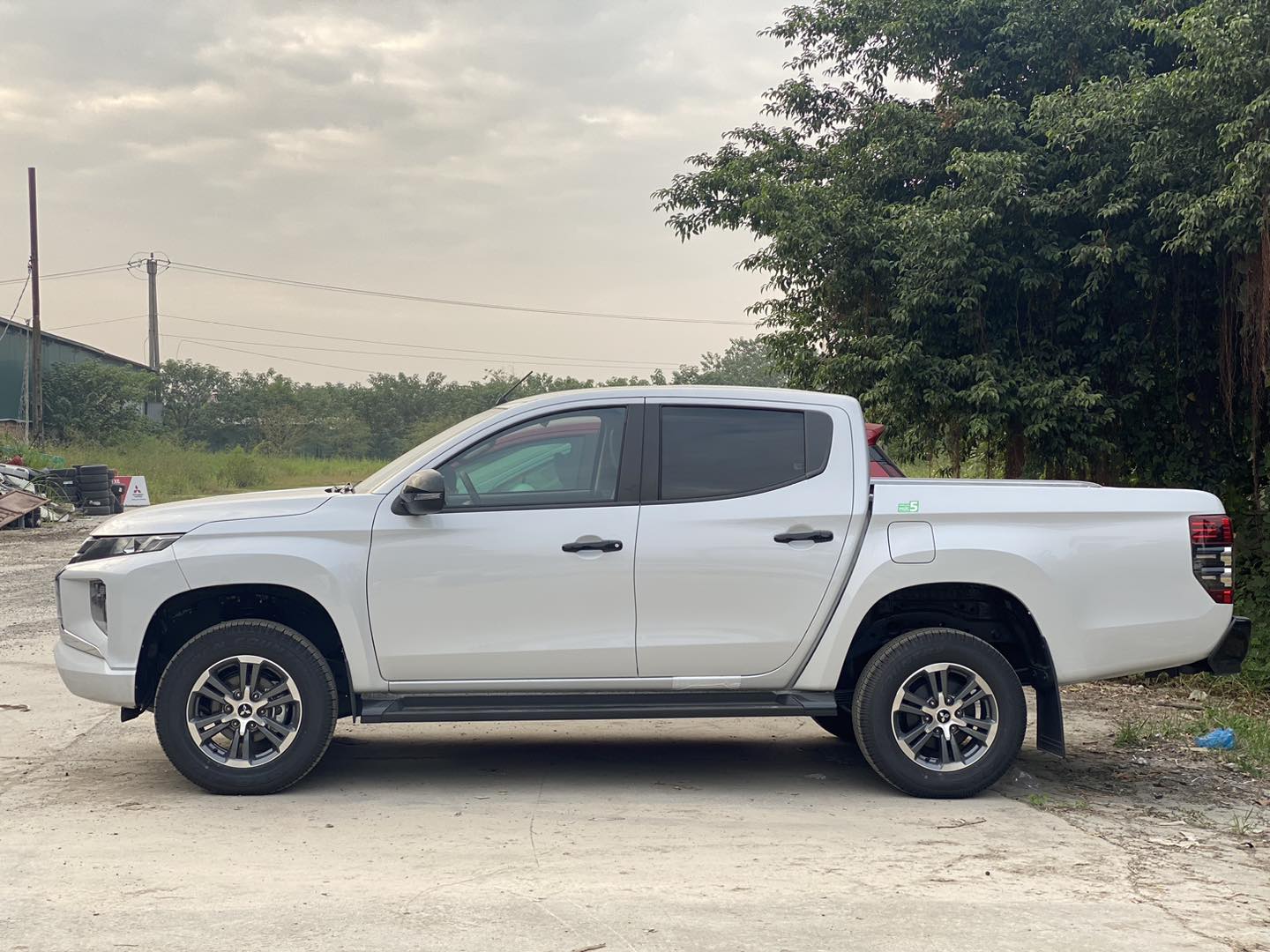 Mitsubishi Triton 2 cầu, số sàn giảm giá 'nhiệt tình', còn hơn 530 ...