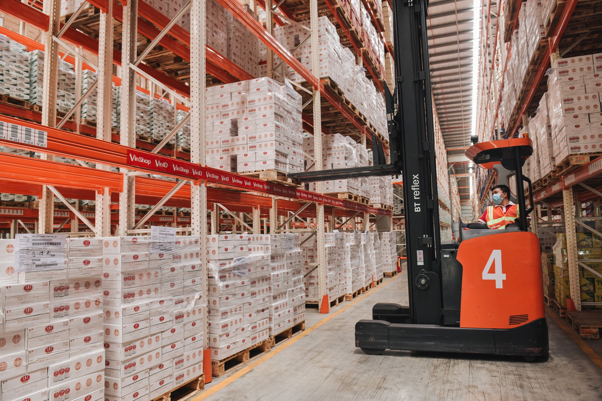 VinShop vinh danh tiểu thương tạp hóa Việt