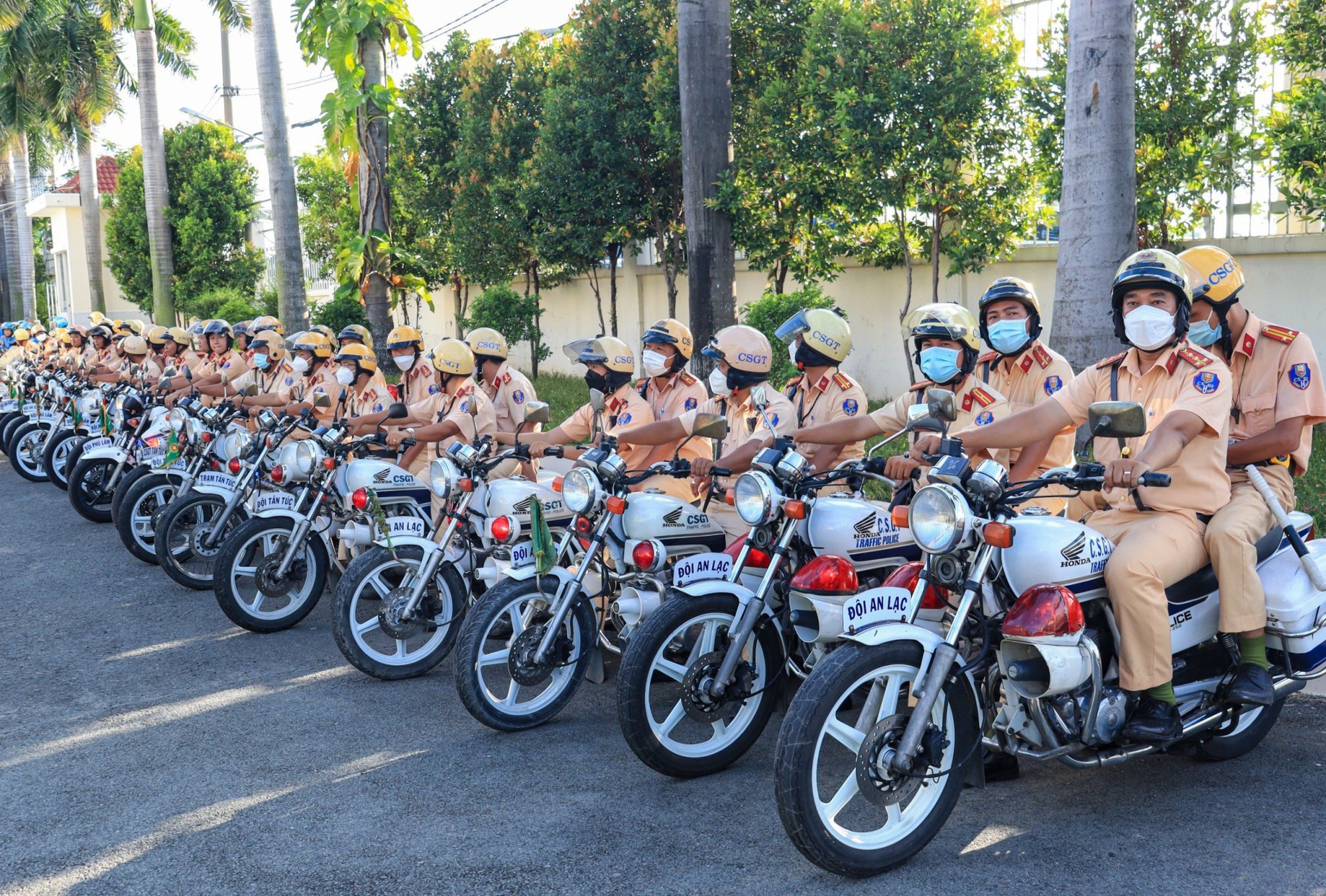 CSGT được trang bị vũ khí, công cụ hỗ trợ nào khi tuần tra kiểm soát?