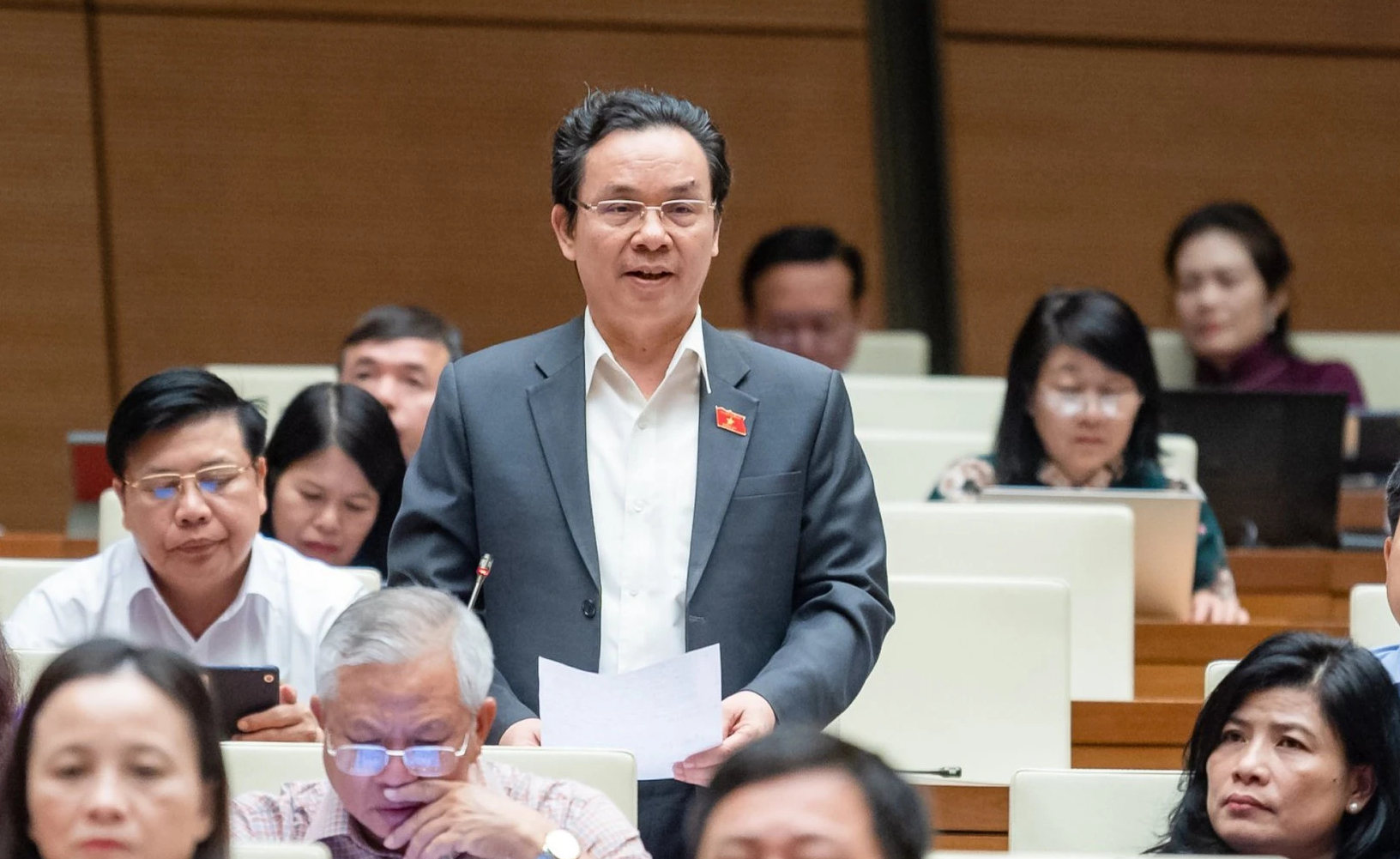 ‘Môi giới bất động sản tay tung, tay hứng nên thị trường mới nhiễu loạn’