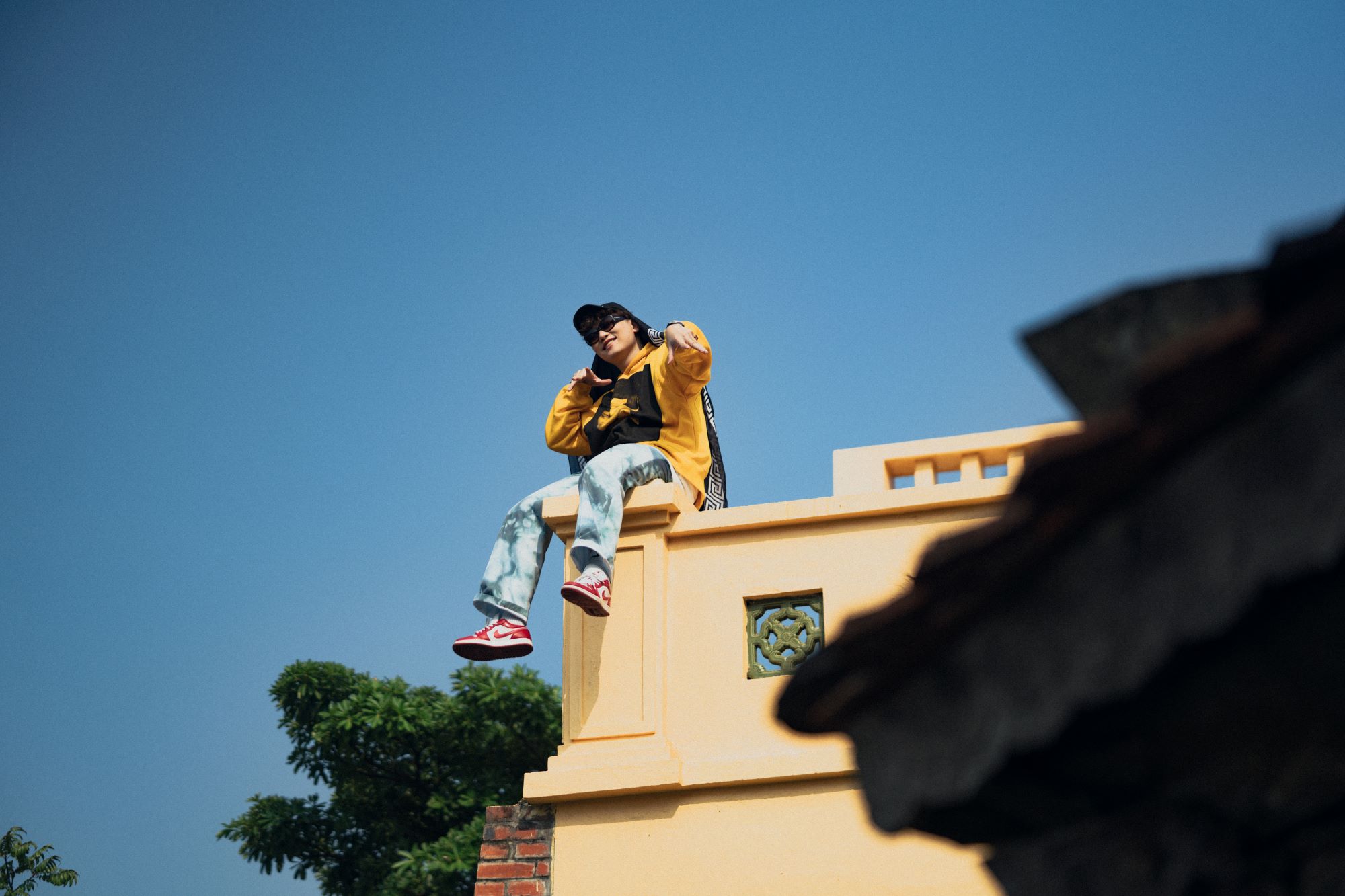 Lưu Thiên Hương kết hợp rapper Teddie J