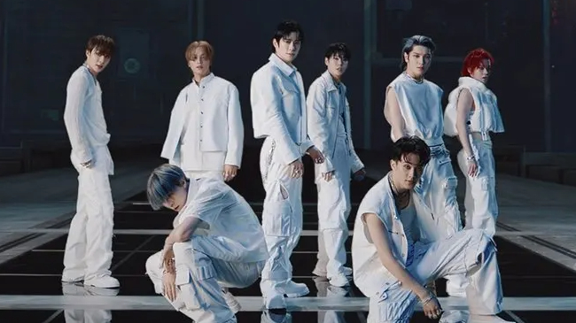 NCT 127 kết hợp máy bay và tranh Phục hưng trong album 'Fact Check'