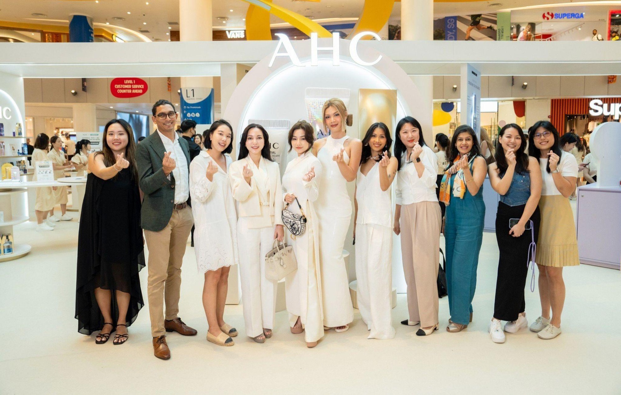 AHC - Thương hiệu mỹ phẩm lấy cảm hứng từ phòng khám da liễu Hàn Quốc