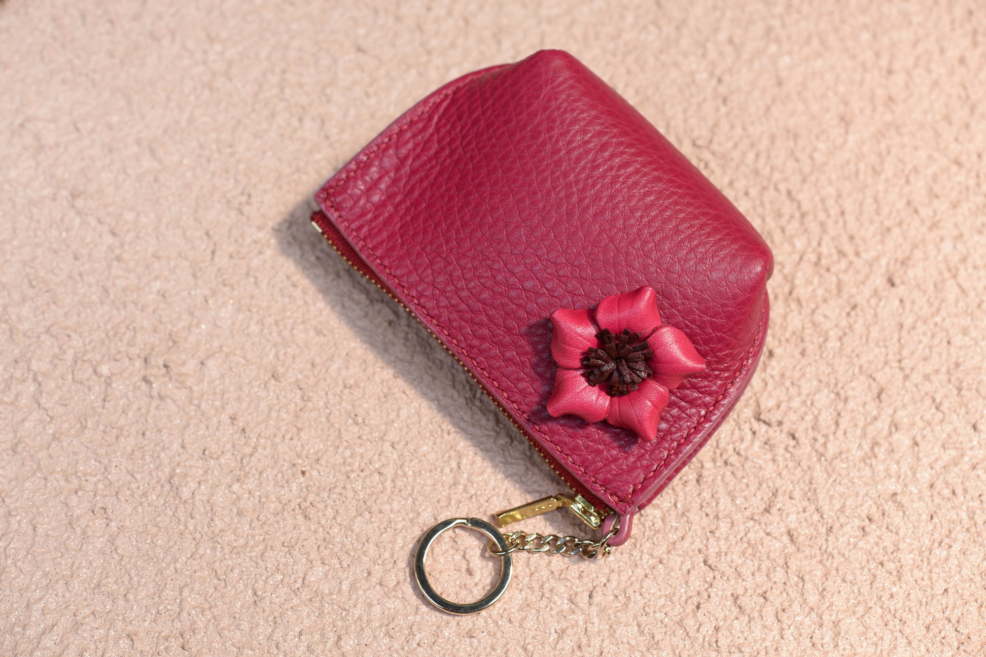 Đậm dấu ấn cá nhân, đẹp khác lạ, đồ da handmade hút giới công sở