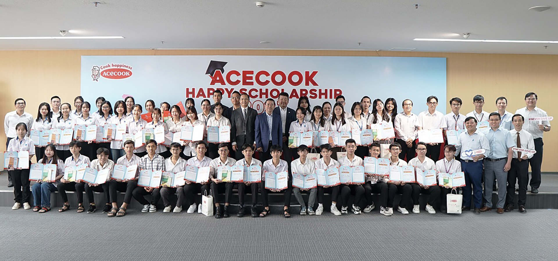 Acecook Happy Scholarship - Hành trình trao hạnh phúc đến hàng ngàn ...