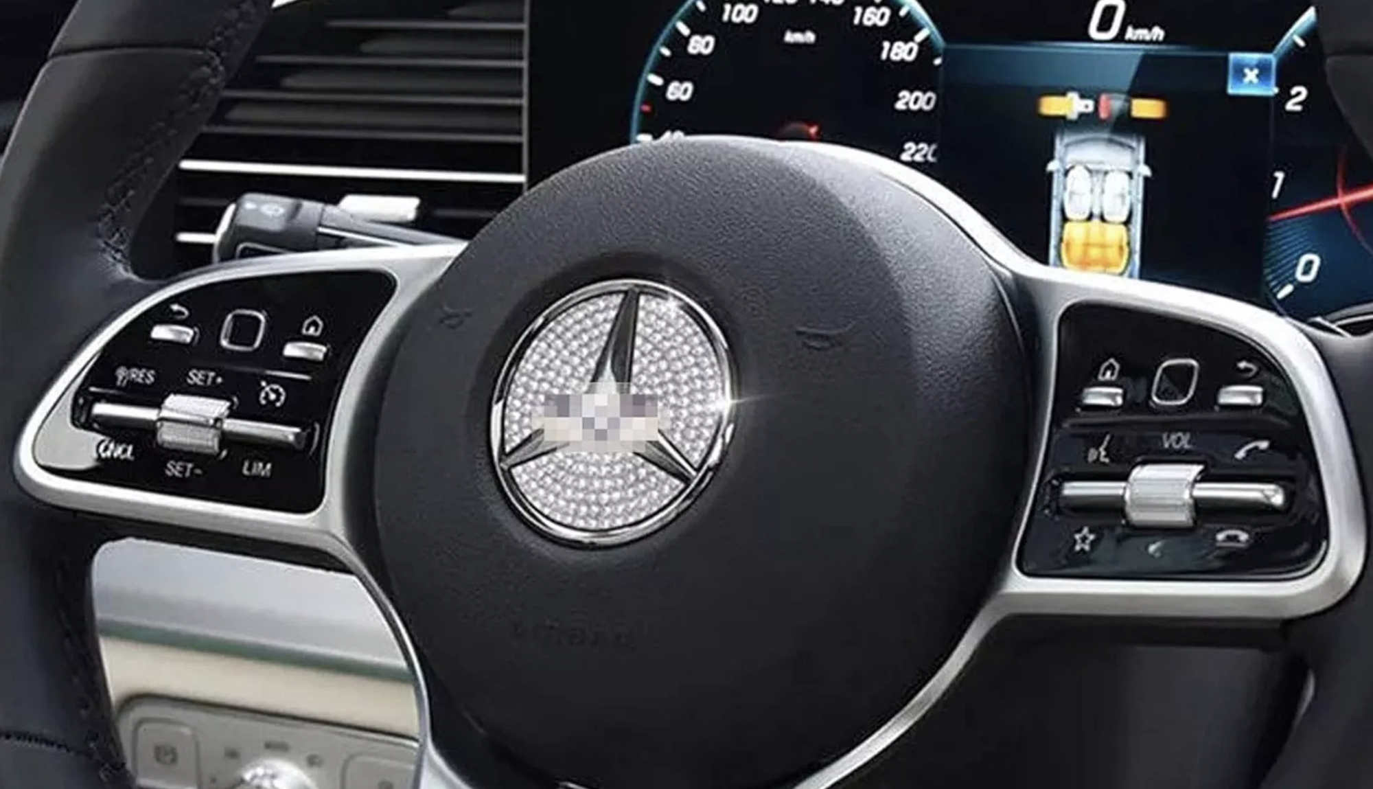 Phụ kiện trang trí logo trên vô-lăng ô tô có thể gây nguy hiểm cho ...