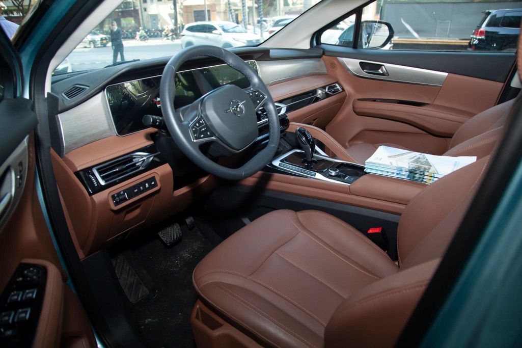 Xe Trung Quốc Haima 7X-E về Việt Nam giá 1,1 tỉ đồng nhưng trang bị ...