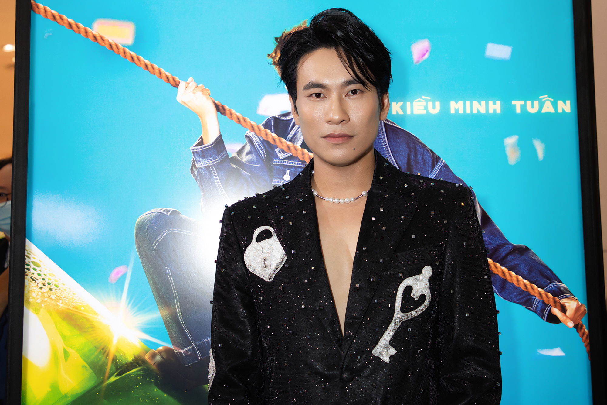 Kiều Minh Tuấn căng thẳng khi quay cảnh hôn với Diệu Nhi