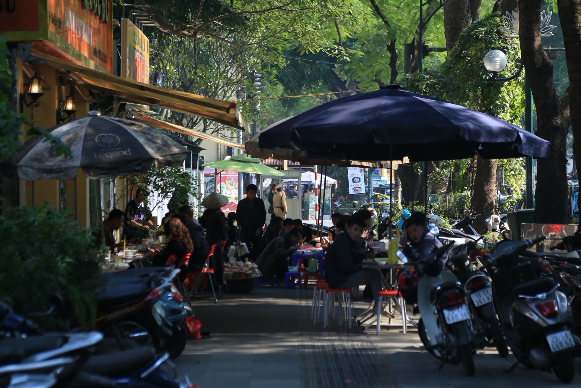 Trước thời điểm xem xét cho thuê, vỉa hè Hà Nội được sử dụng thế nào?