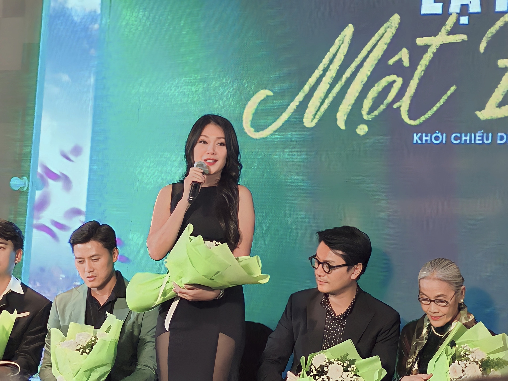 Đinh Y Nhung: Đừng gọi tôi là 'nữ hoàng cảnh nóng'