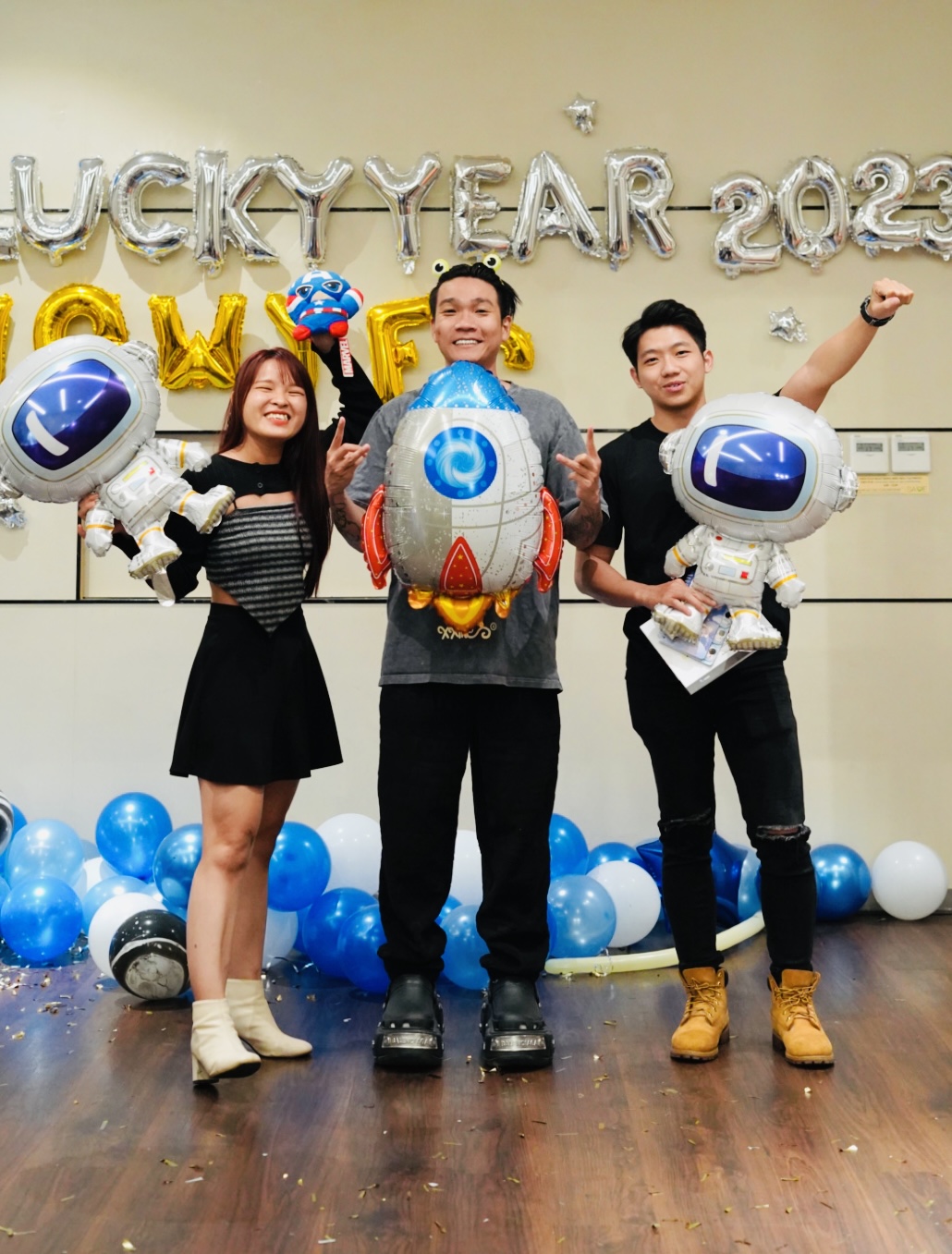 Rapper Wowy gặp fan đầu xuân, hứa hẹn một năm 'bùng nổ' với những dự án ...