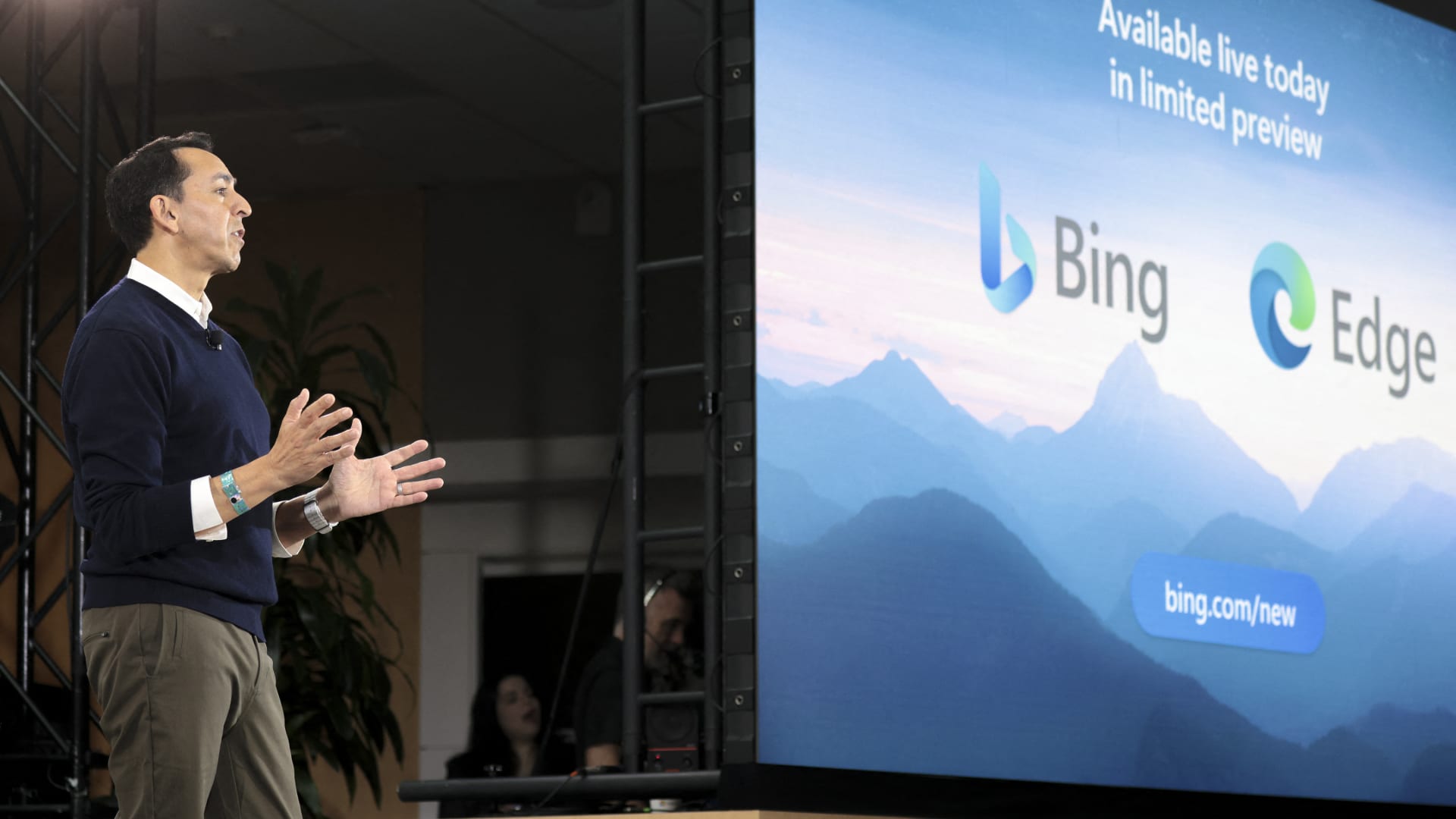 Người dùng hỏi nhiều có thể khiến AI Bing 'ngáo'