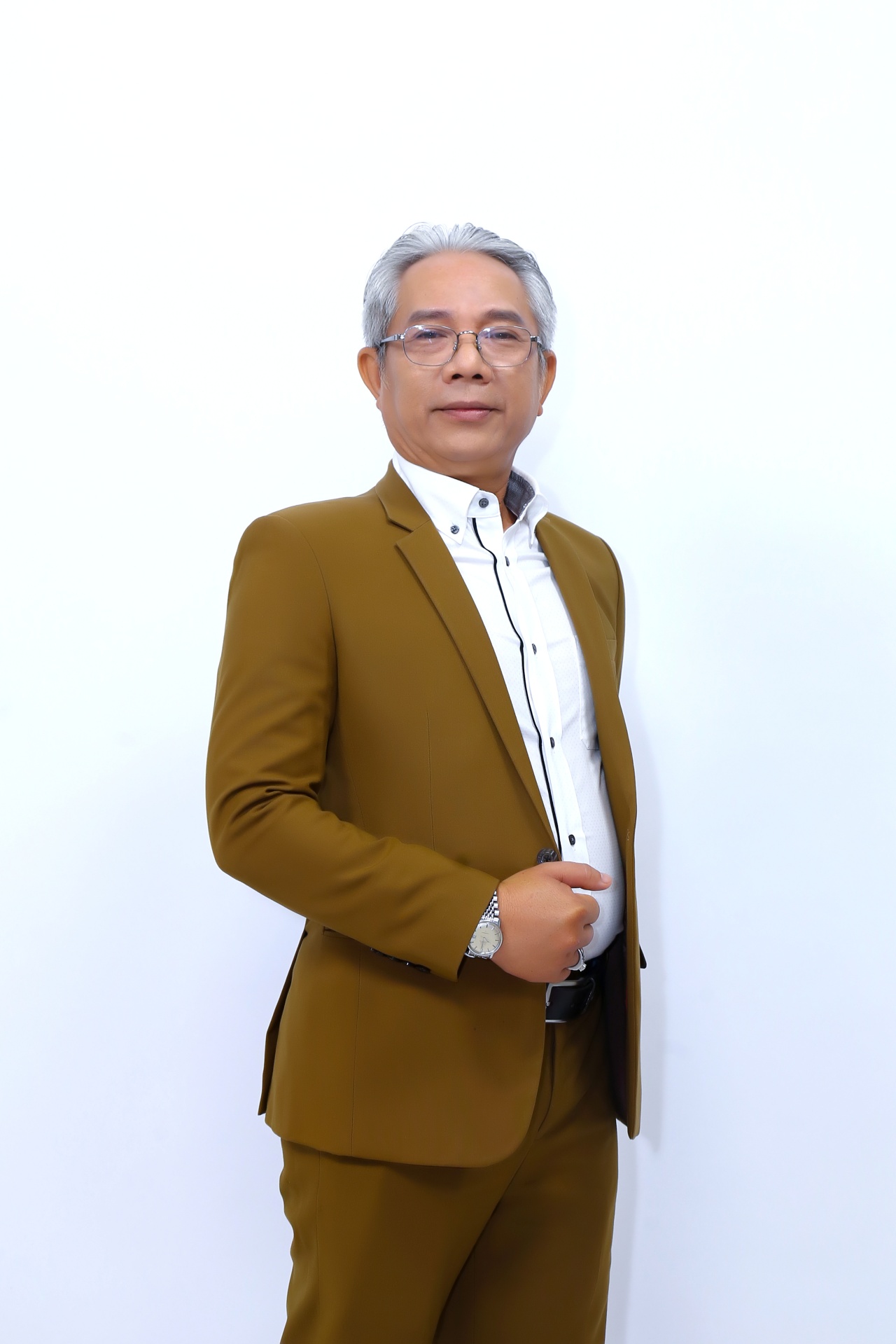 Nghệ sĩ Trung Dân tiết lộ cuộc hôn nhân ‘cưới trước yêu sau’ với vợ kín ...