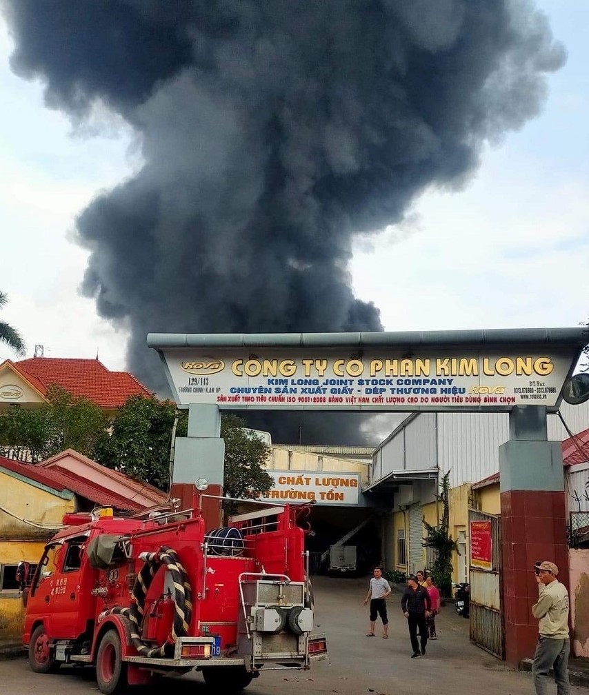 Hải Phòng: Cháy lớn ở xưởng sản xuất Công ty Kim Long