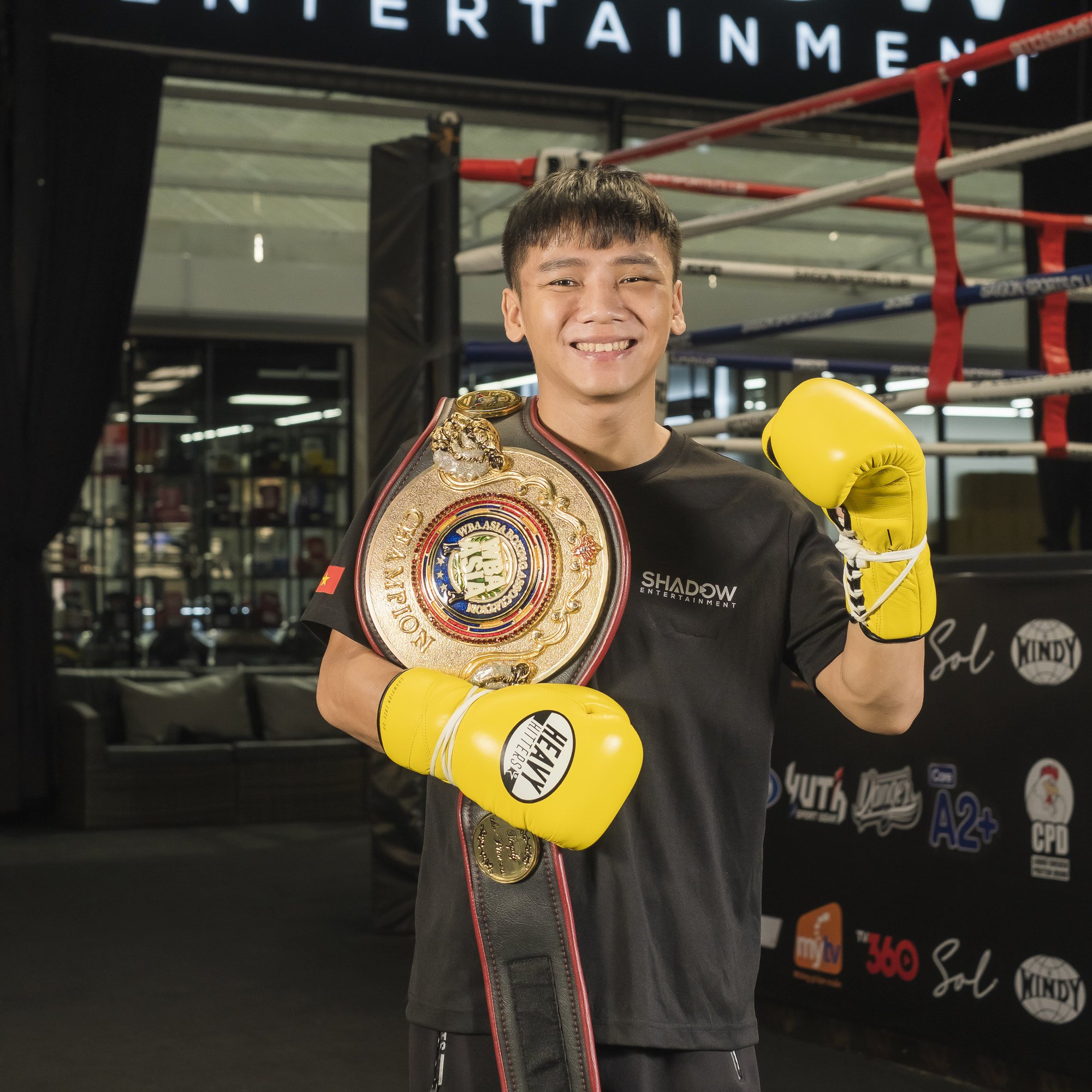 Nhà vô địch boxing WBA châu Á Lê Hữu Toàn săn đai thế giới