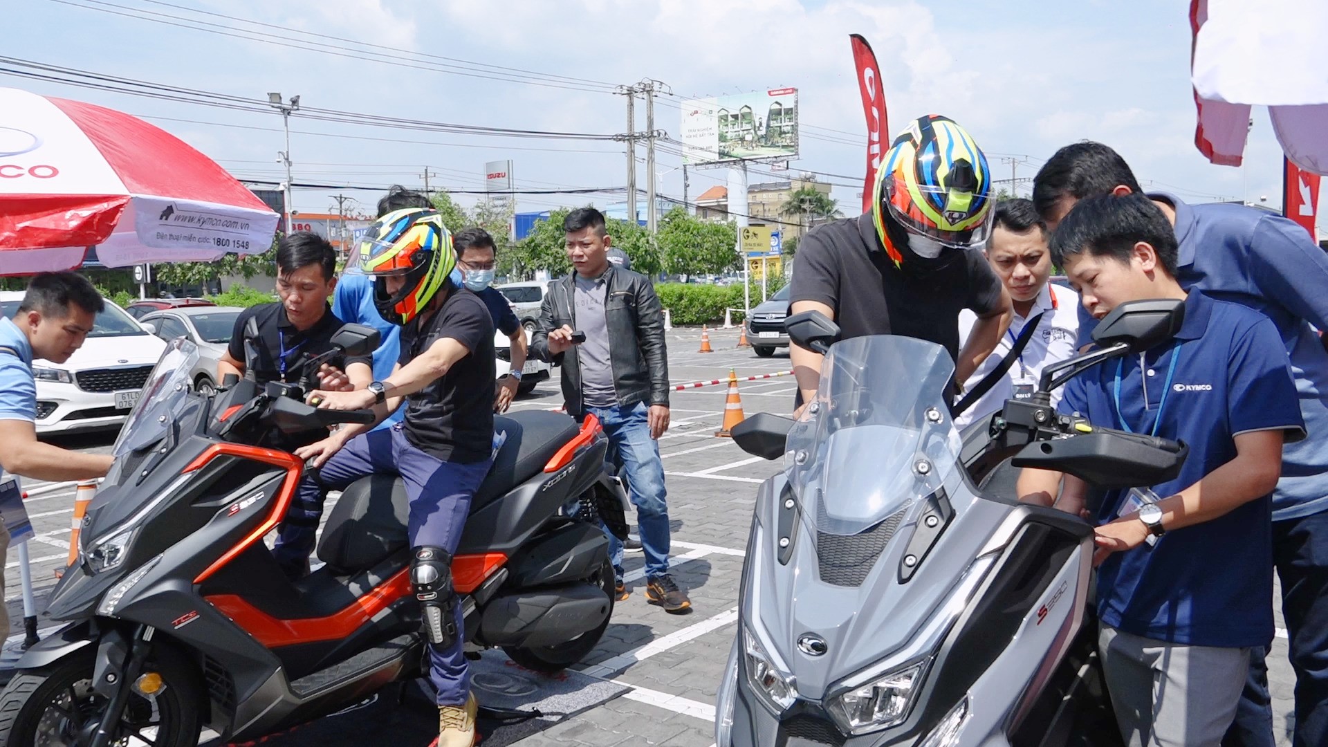 XCITING S350 - mẫu maxi scooter đầu tiên ra mắt tại Việt Nam