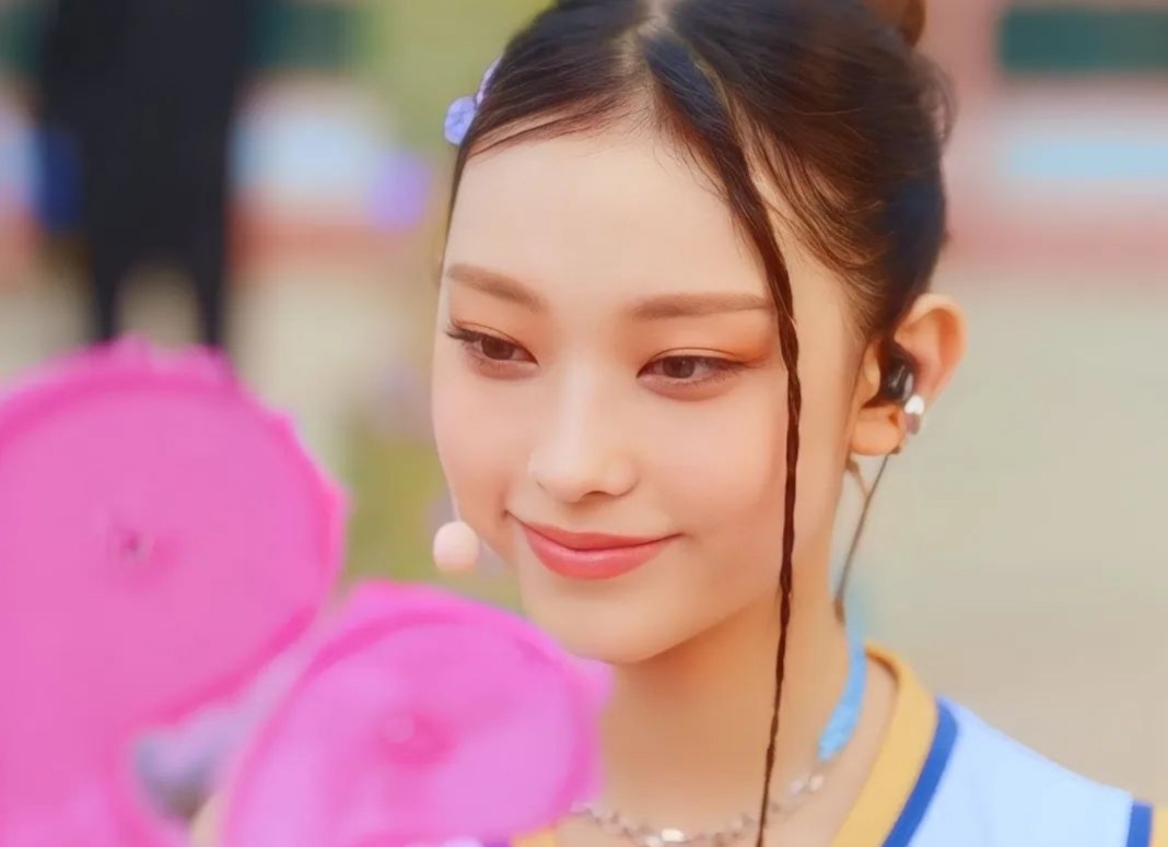 Sau tóc thẳng, những bím tóc tết siêu nhỏ được các idol xứ Hàn thích mê mẩn