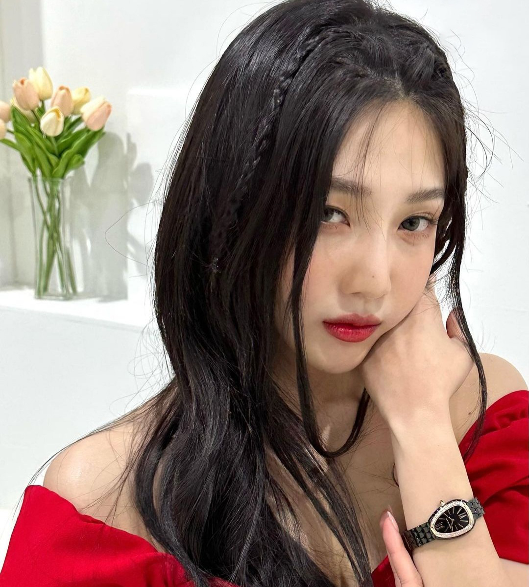 Sau tóc thẳng, những bím tóc tết siêu nhỏ được các idol xứ Hàn thích mê mẩn