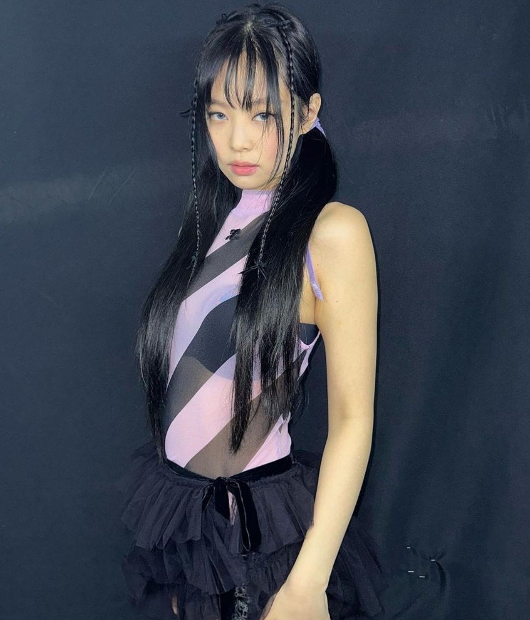 Sau tóc thẳng, những bím tóc tết siêu nhỏ được các idol xứ Hàn thích mê mẩn