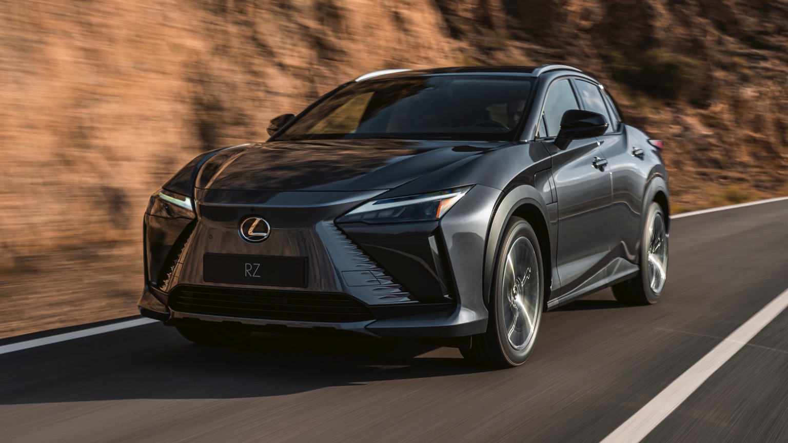 Xe điện Lexus RZ giá gần 60.000 USD, đắt hơn Tesla Model Y