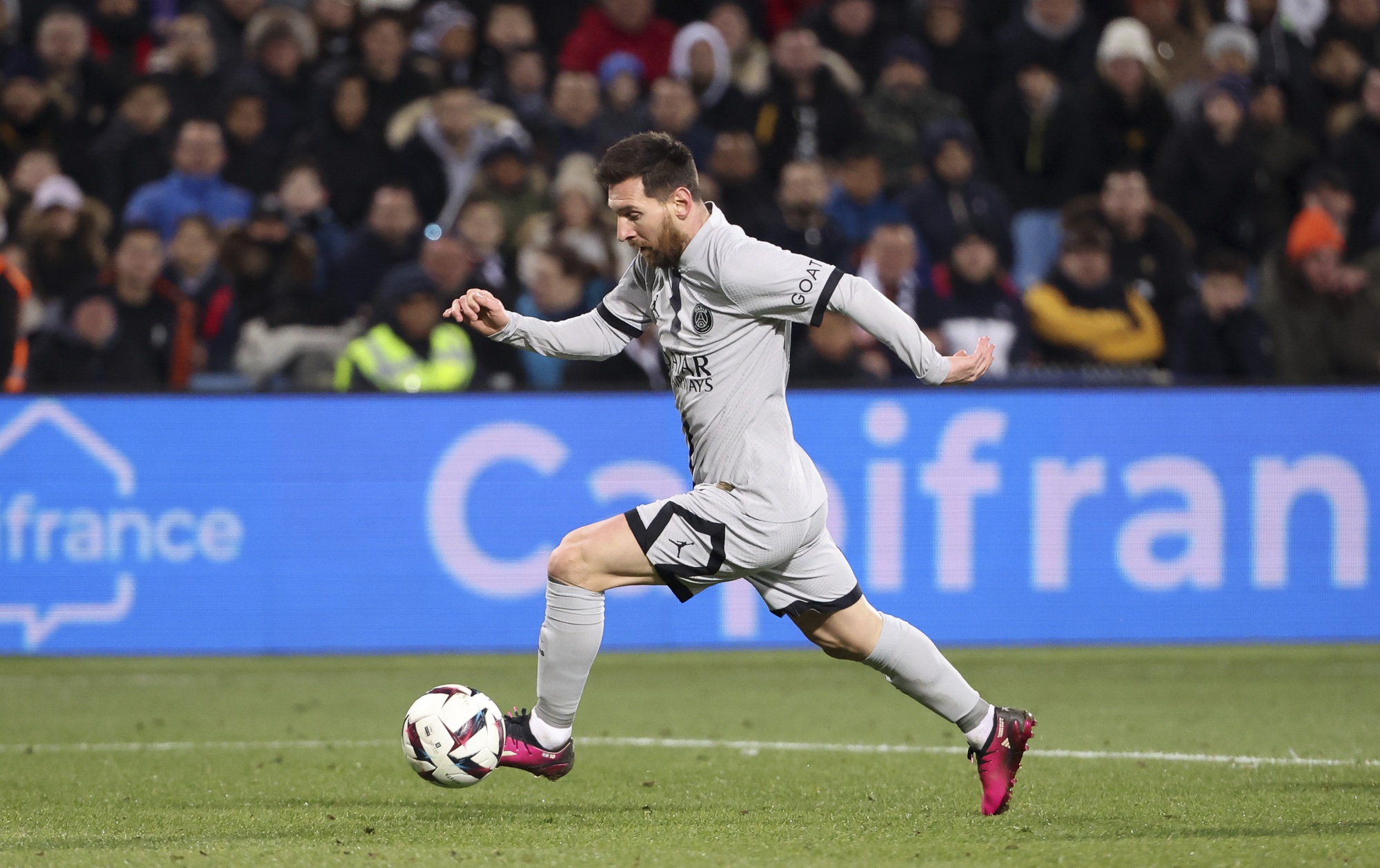 Xem chi tiết ảnh messi ký hợp đồng với psg và trở thành đồng đội của Neymar