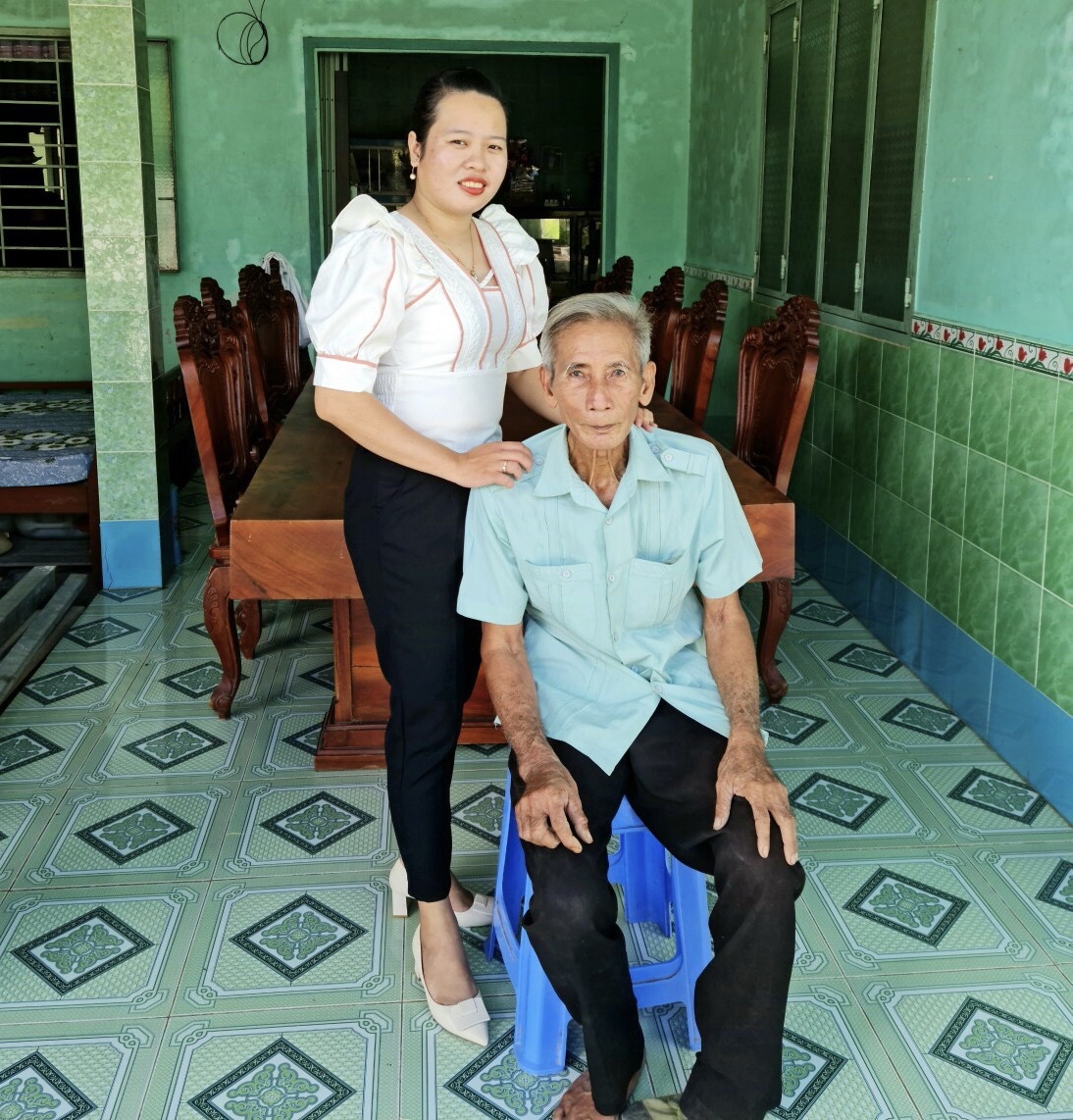 Cô Gái Miền Tây Gác Bằng Dược Sĩ Tình Nguyện Lên đường Nhập Ngũ