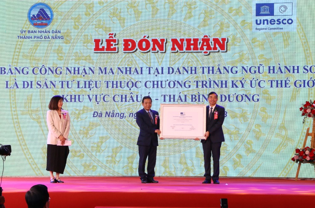 Đón nhận bằng công nhận ma nhai Ngũ Hành Sơn là di sản tư liệu
