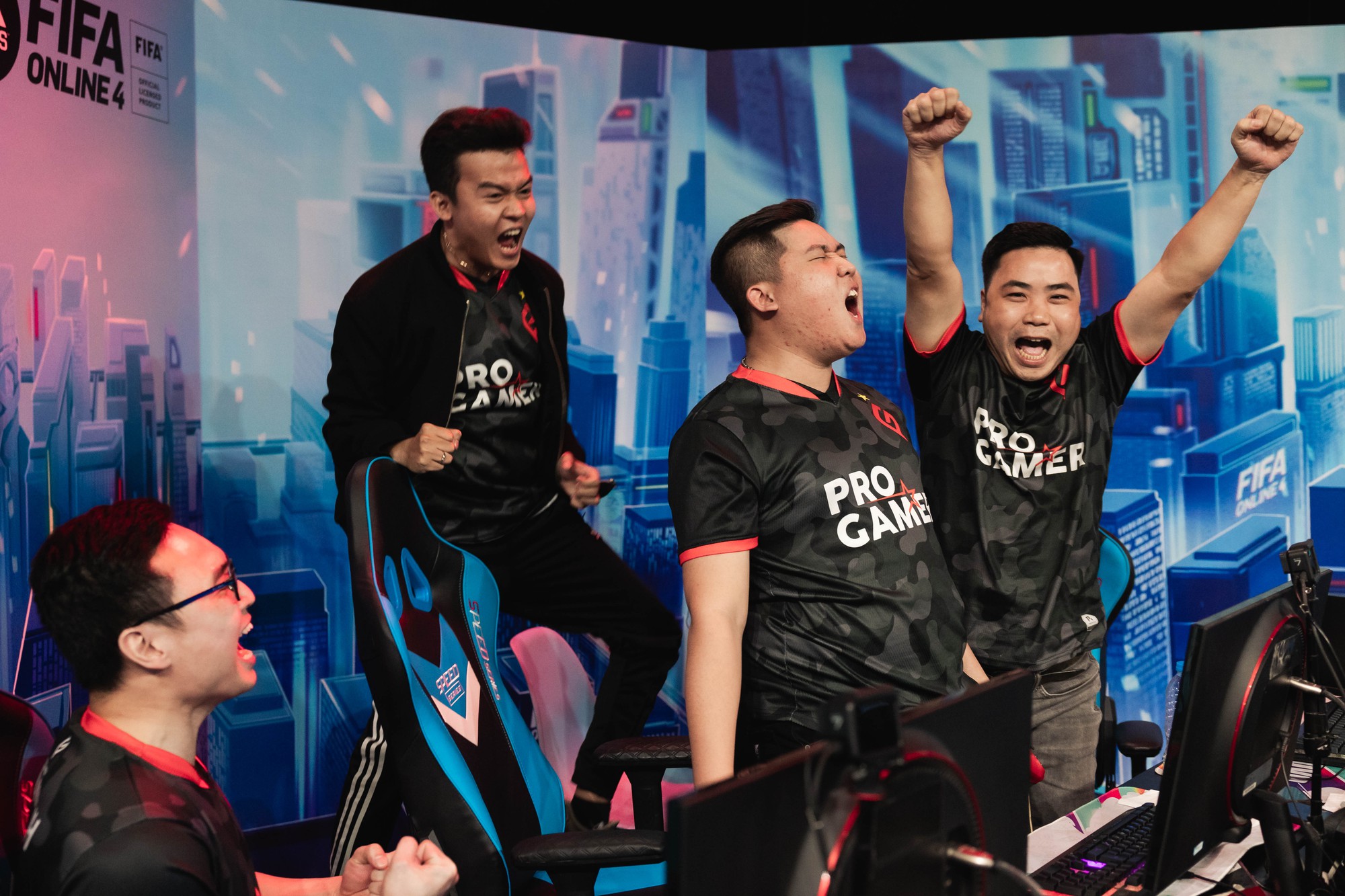 FIFA Online 4: Pro Gamer bảo vệ thành công chức vô địch