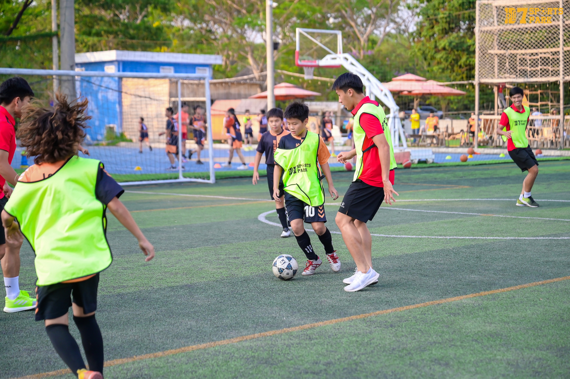 CLB TP.HCM có ngày giao lưu đặc biệt cùng các học viên nhí