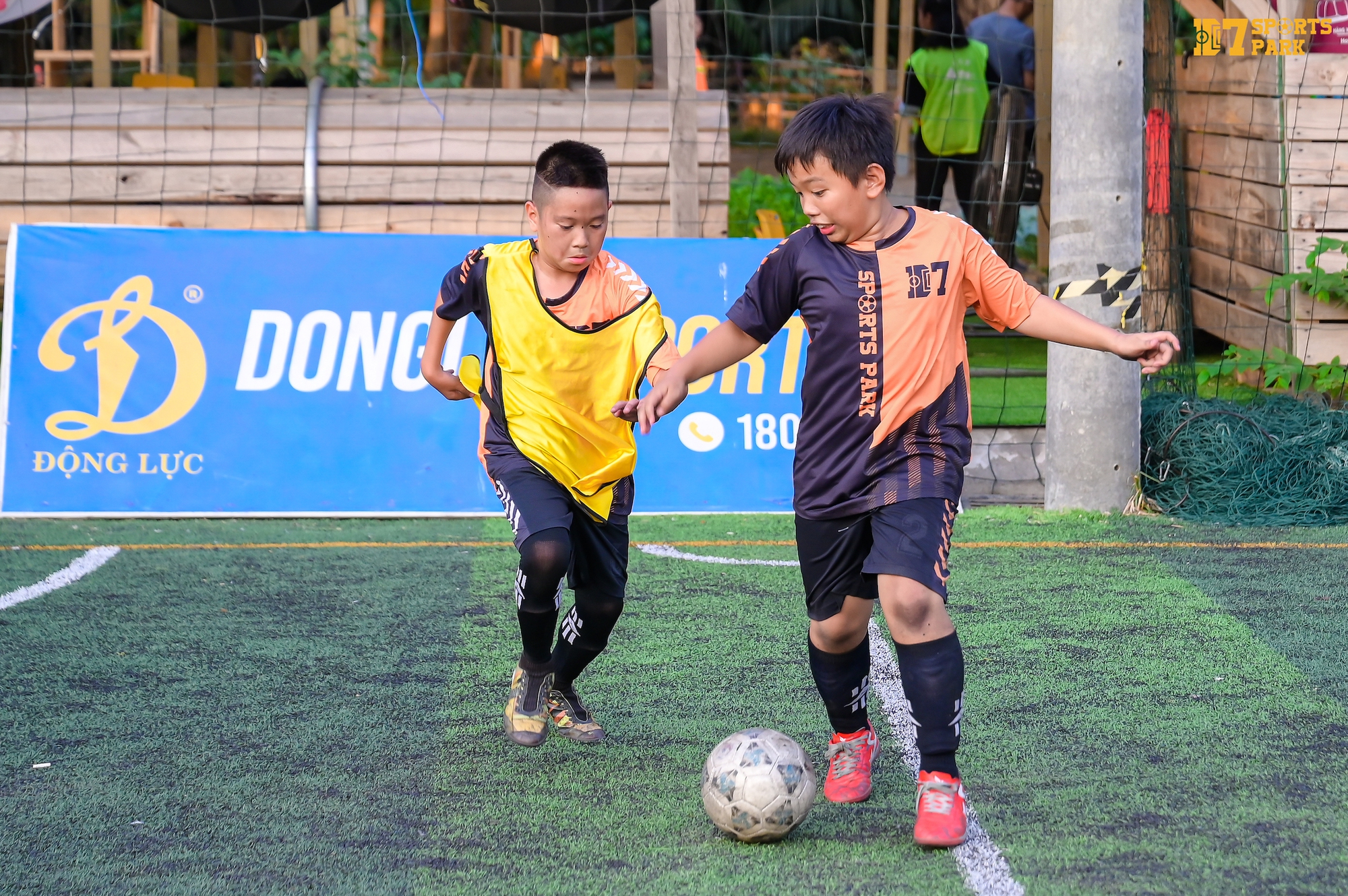 CLB TP.HCM có ngày giao lưu đặc biệt cùng các học viên nhí