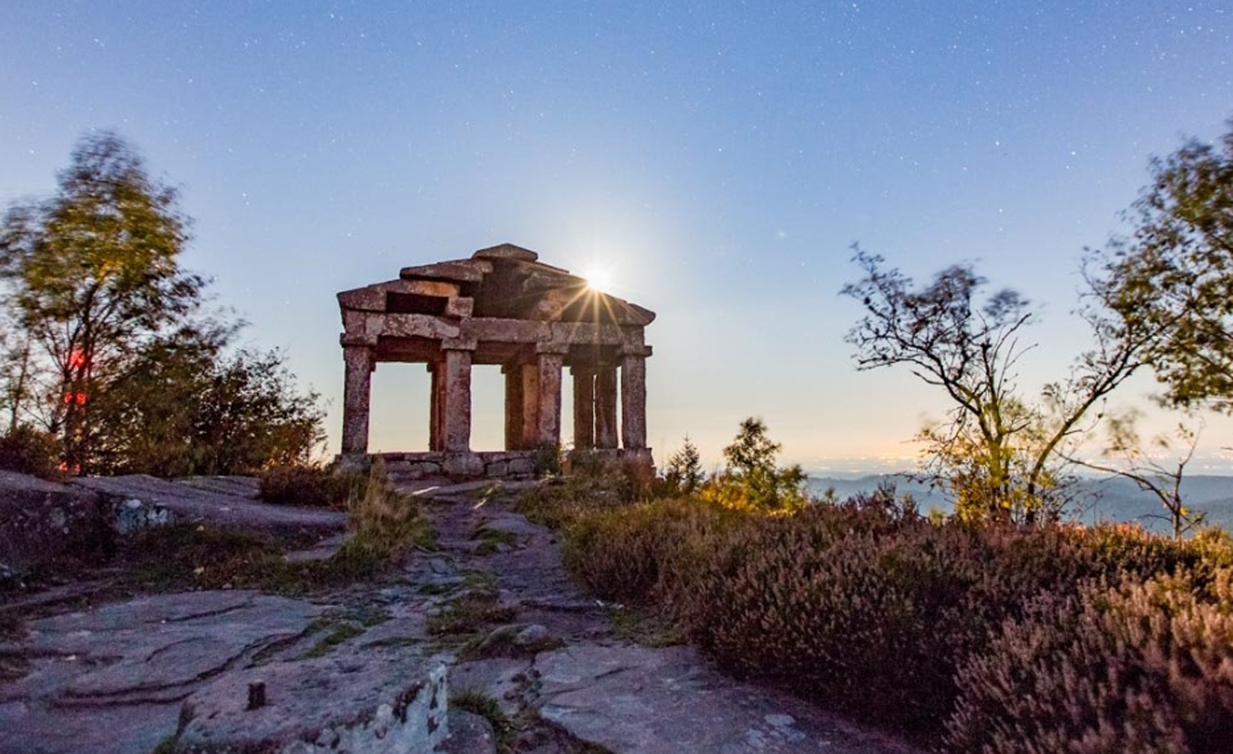 Cuộc đời lập dị của đại văn hào Victor Hugo: mê tiệc tùng và... nhà thổ!