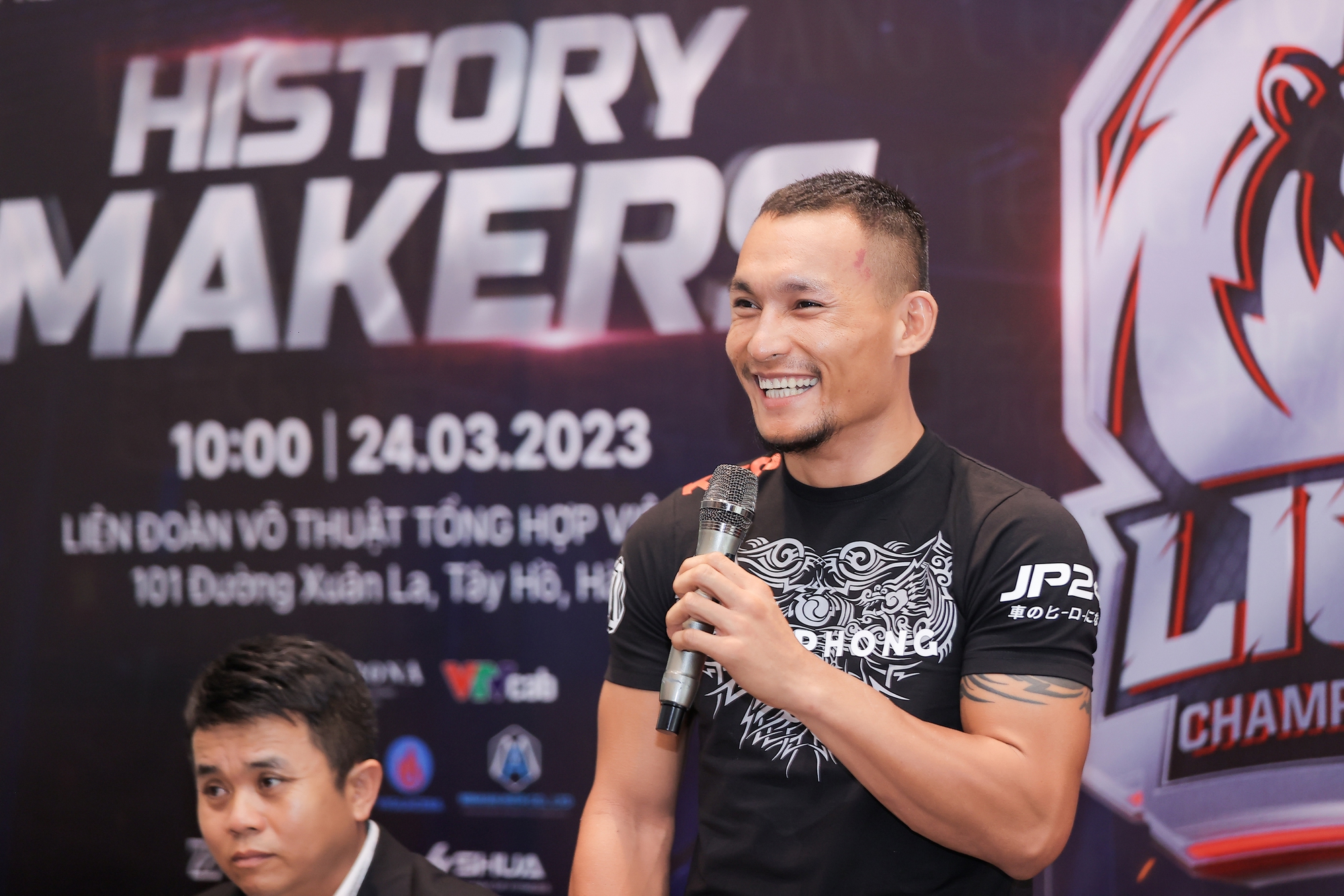 Võ sĩ Trung Quốc Lý Tiểu Long thách đấu 'Quái vật da nâu' Trần Quang Lộc