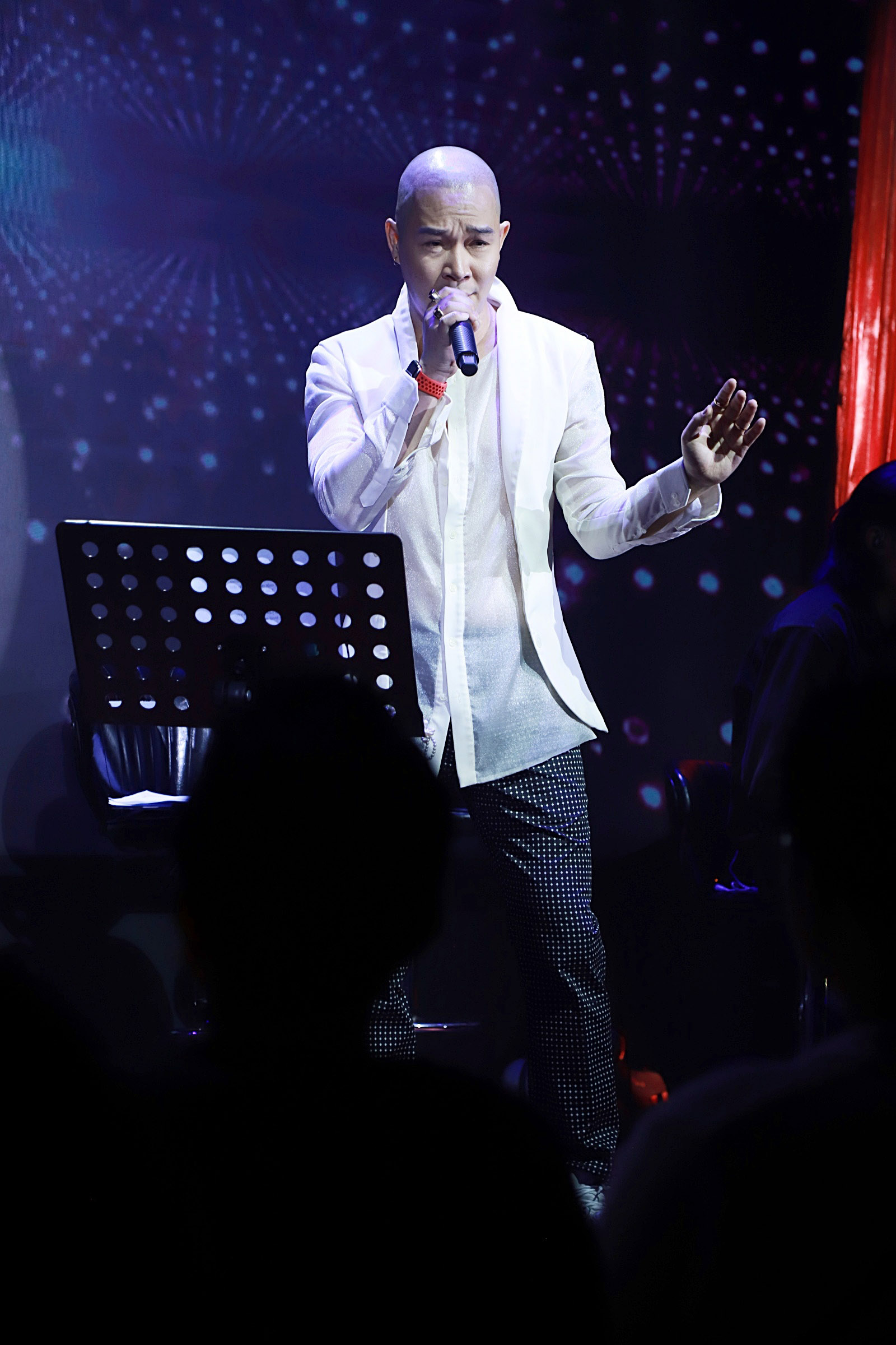 Nathan Lee gây bất ngờ khi xuất hiện với ngoại hình khác lạ