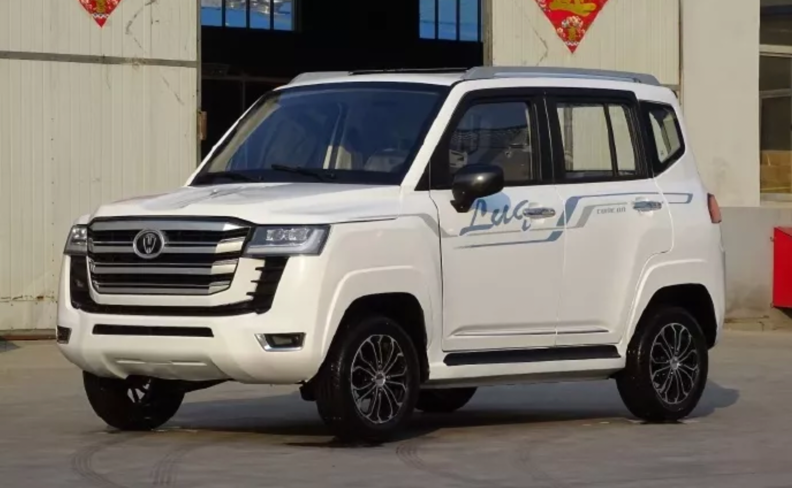 Lộ diện bản sao thất bại của Toyota Land Cruiser LC300 tại Trung Quốc