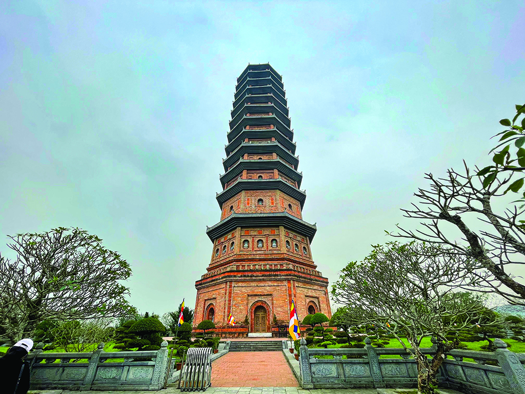 Đặc sắc ngôi chùa nhiều kỷ lục nhất Việt Nam