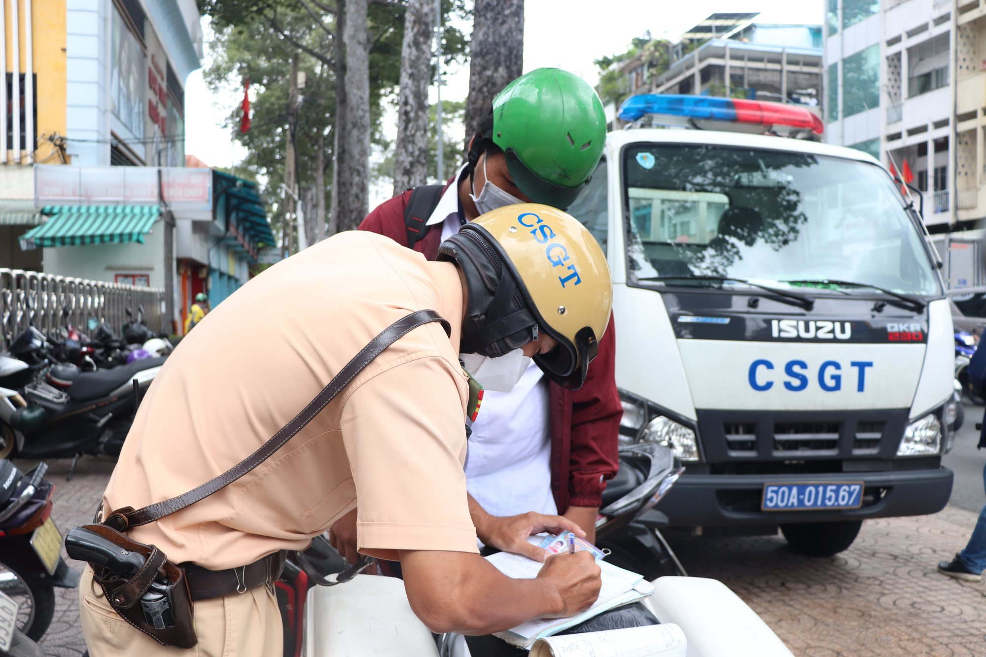 CSGT TP.HCM tăng cường xử phạt học sinh, phụ huynh vi phạm giao thông