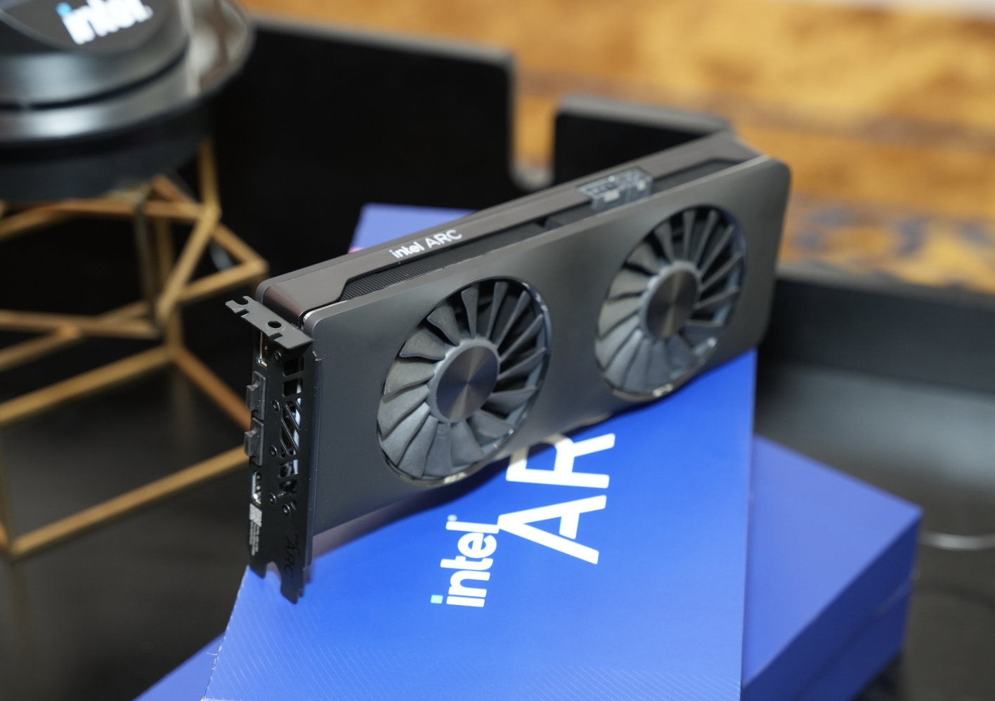 Intel ra mắt card đồ họa rời Intel Arc A750 dành cho game thủ