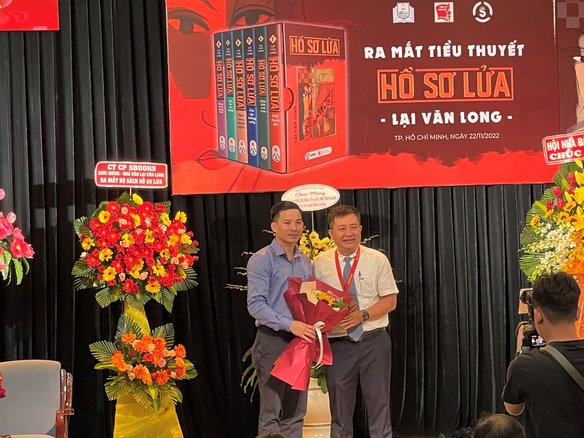 Nhà văn Lại Văn Long từng không muốn lấy vợ với lý do 'chẳng giống ai'