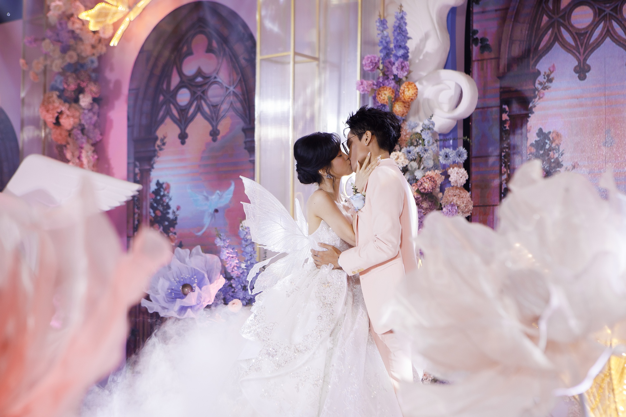 TikToker Tizi kết hôn cùng bạn trai sau 10 năm gắn bó