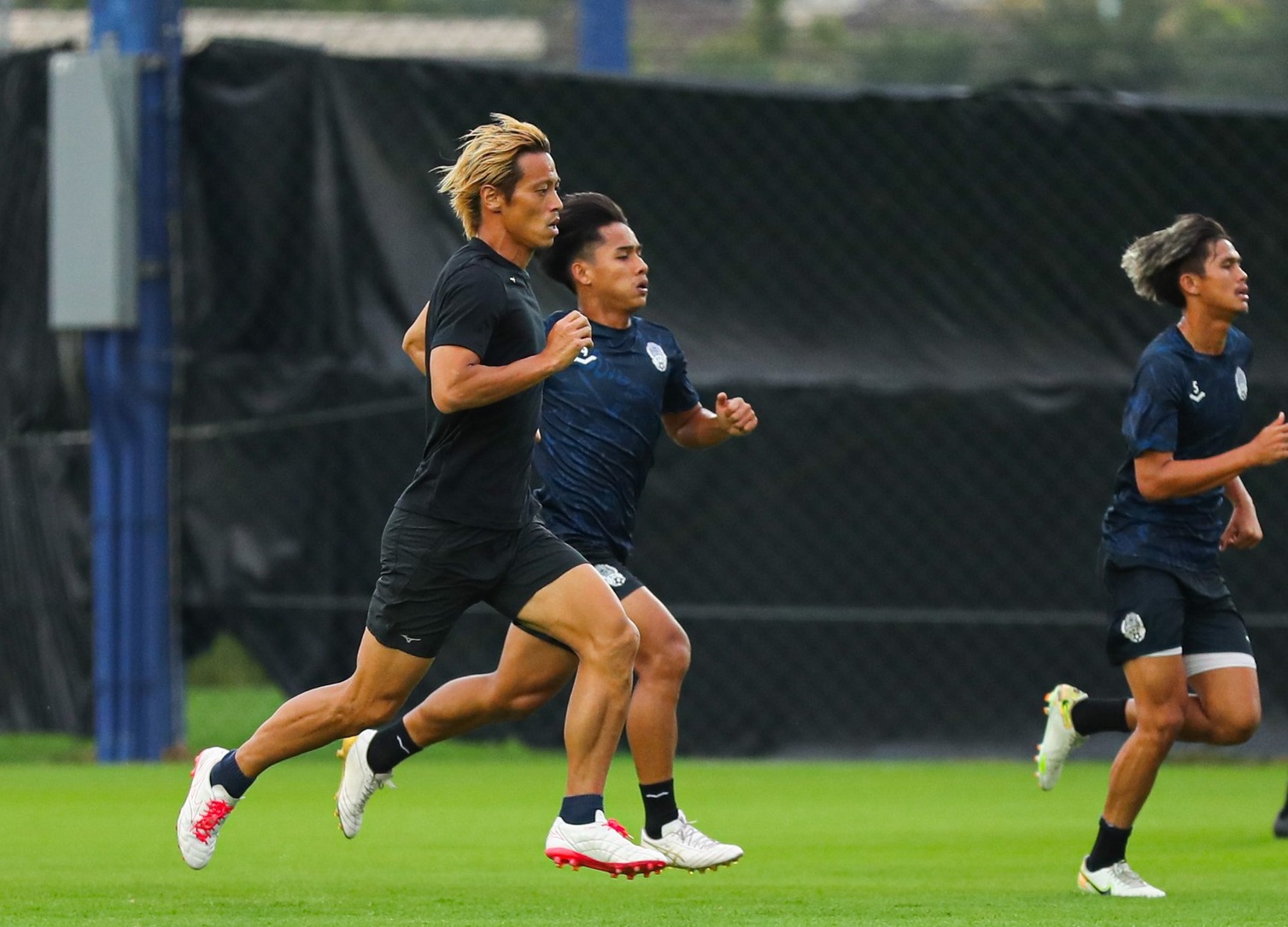 HLV Keisuke Honda nói gì trước ngày môn bóng đá nam SEA Games 32 khởi tranh?