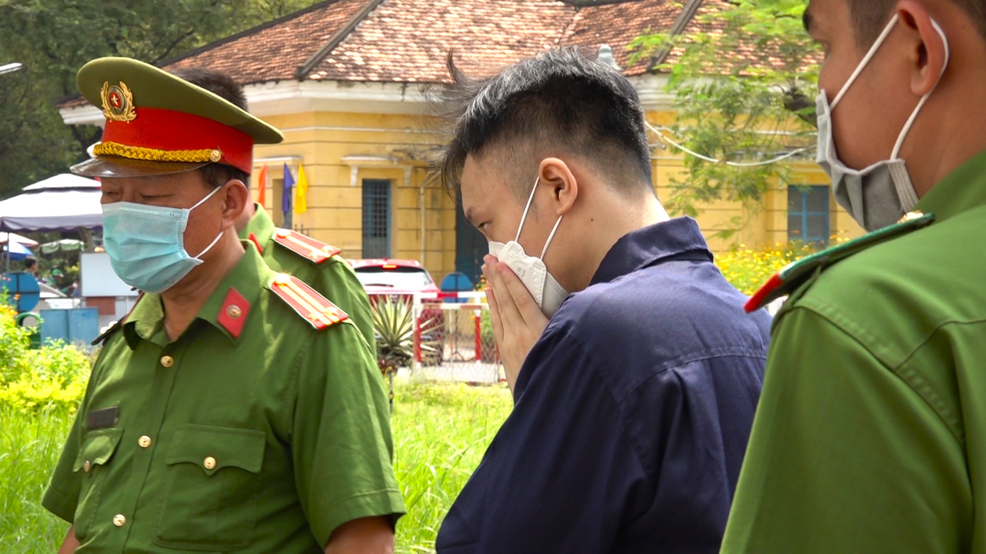 Xét xử 'tú ông' Lê Hoàng Long môi giới mua dâm 15.000 USD: Phát sinh sổ ...