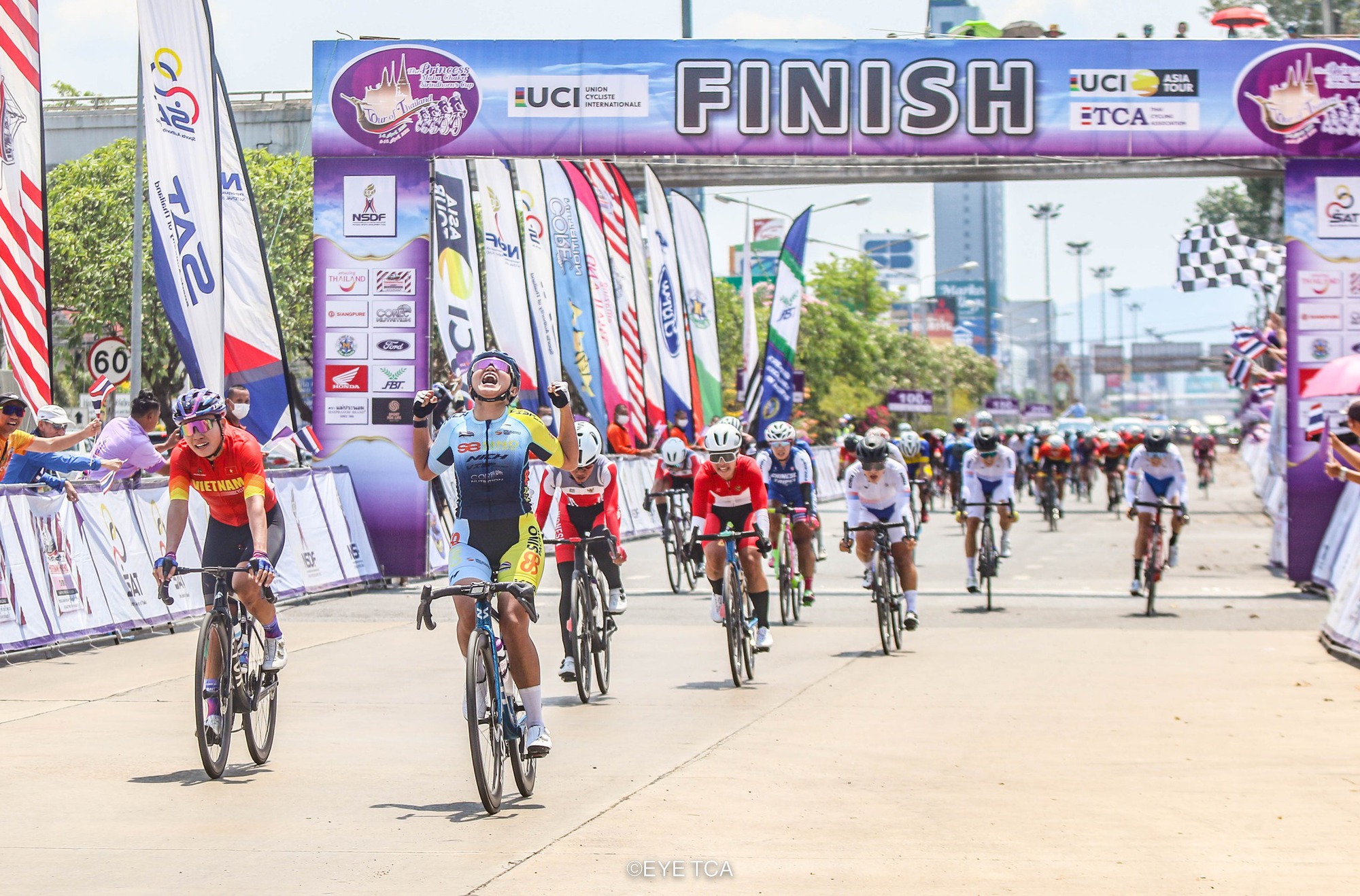 Cua rơ Nguyễn Thị Thật thua đối thủ mạnh, về nhì chặng 1 giải Tour of ...