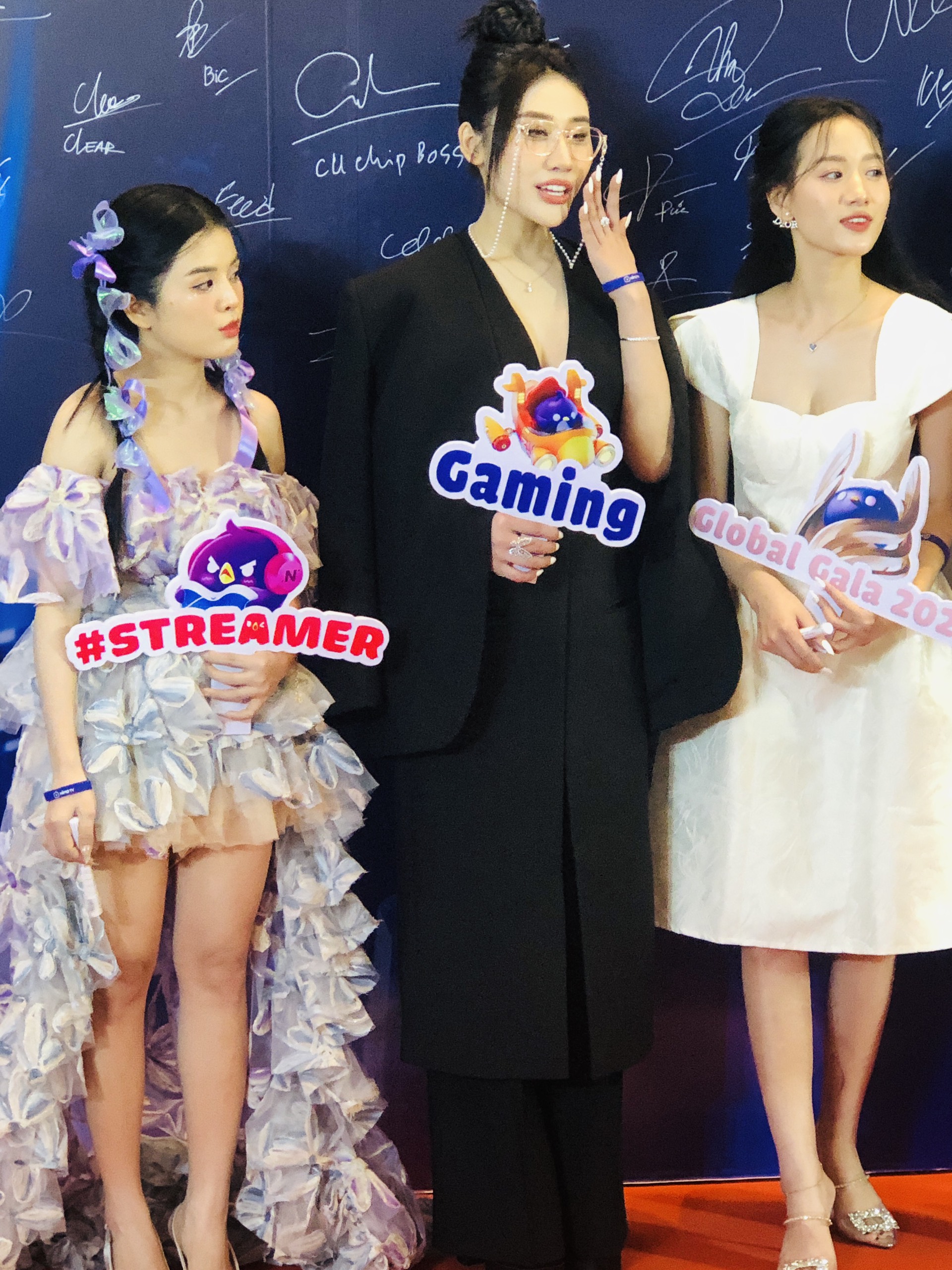 Dàn sao khuấy đảo đêm Nimo TV Global Gala 2023