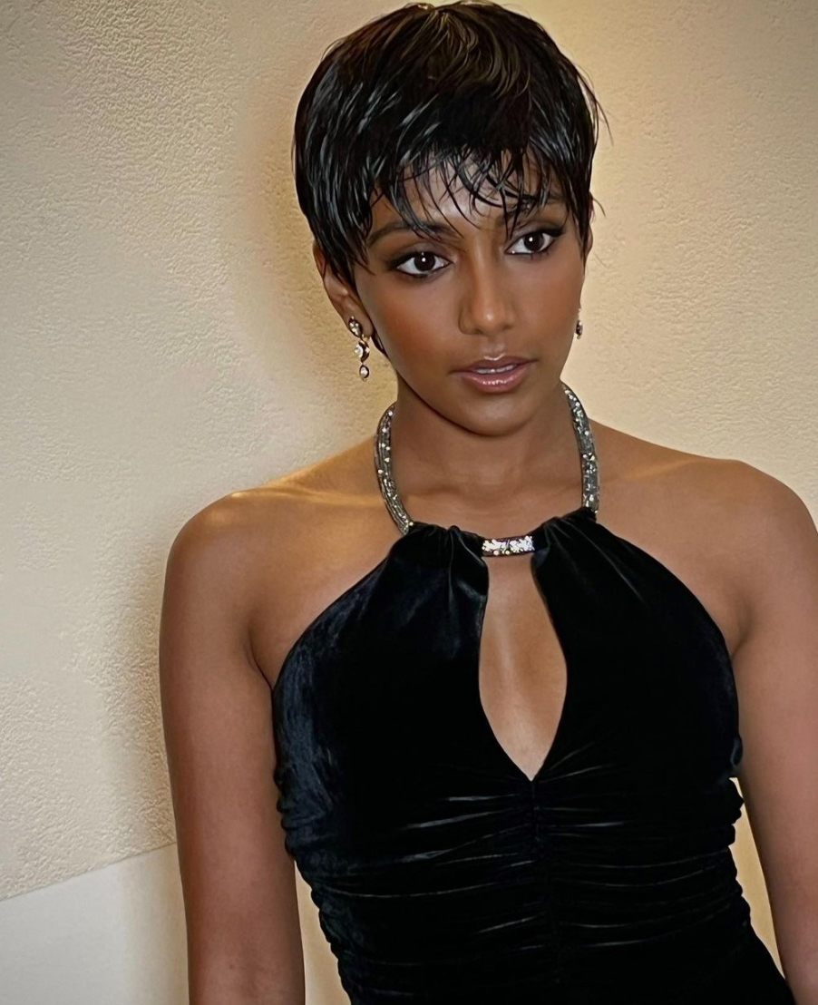 Vẻ đẹp kết hợp giữa năng động và nữ tính, gọi tên kiểu tóc momager crop