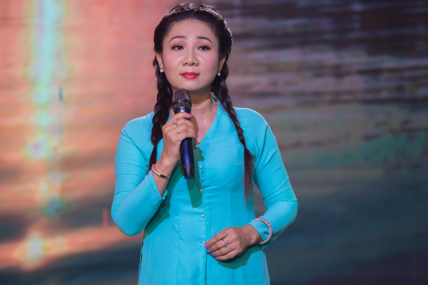 Giọng ca triệu view Thúy Hà nói lý do mê bolero, thần tượng Giao Linh ...