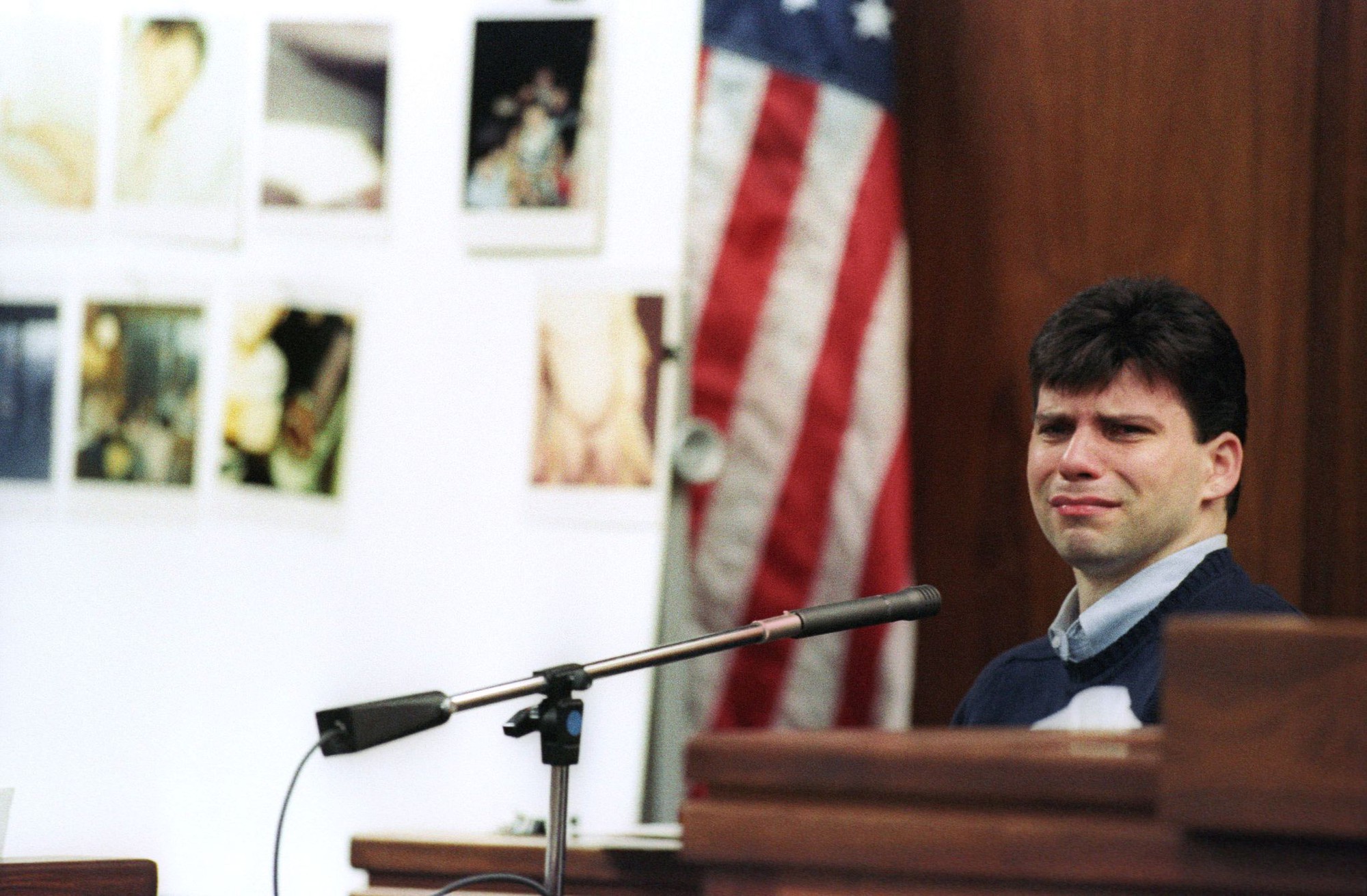 Netflix làm phim vụ hai anh em sát hại cha mẹ ruột bằng súng