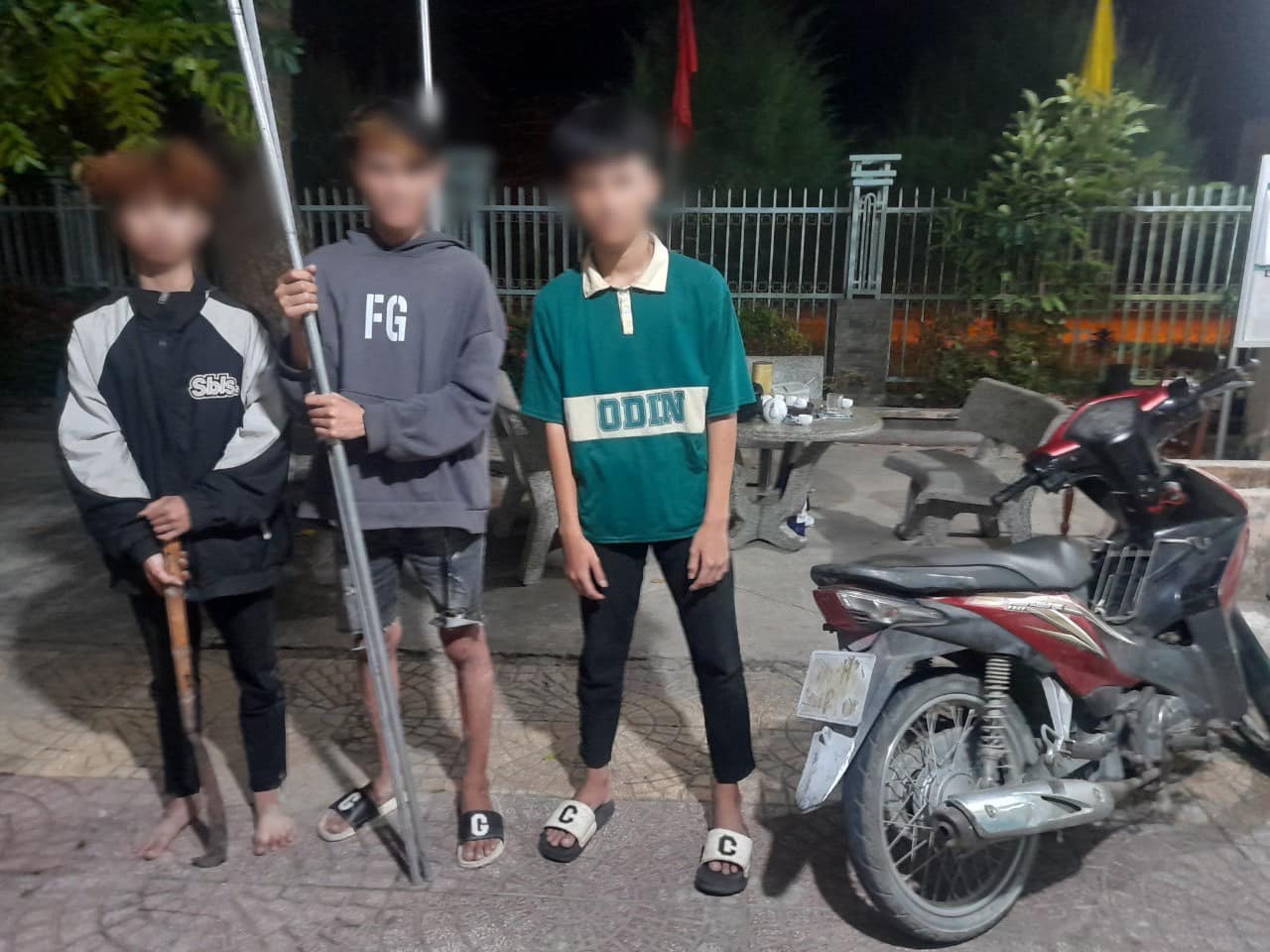 Quảng Ngãi: Ngăn chặn nhóm 'trẻ trâu' mang hung khí đi đánh nhau